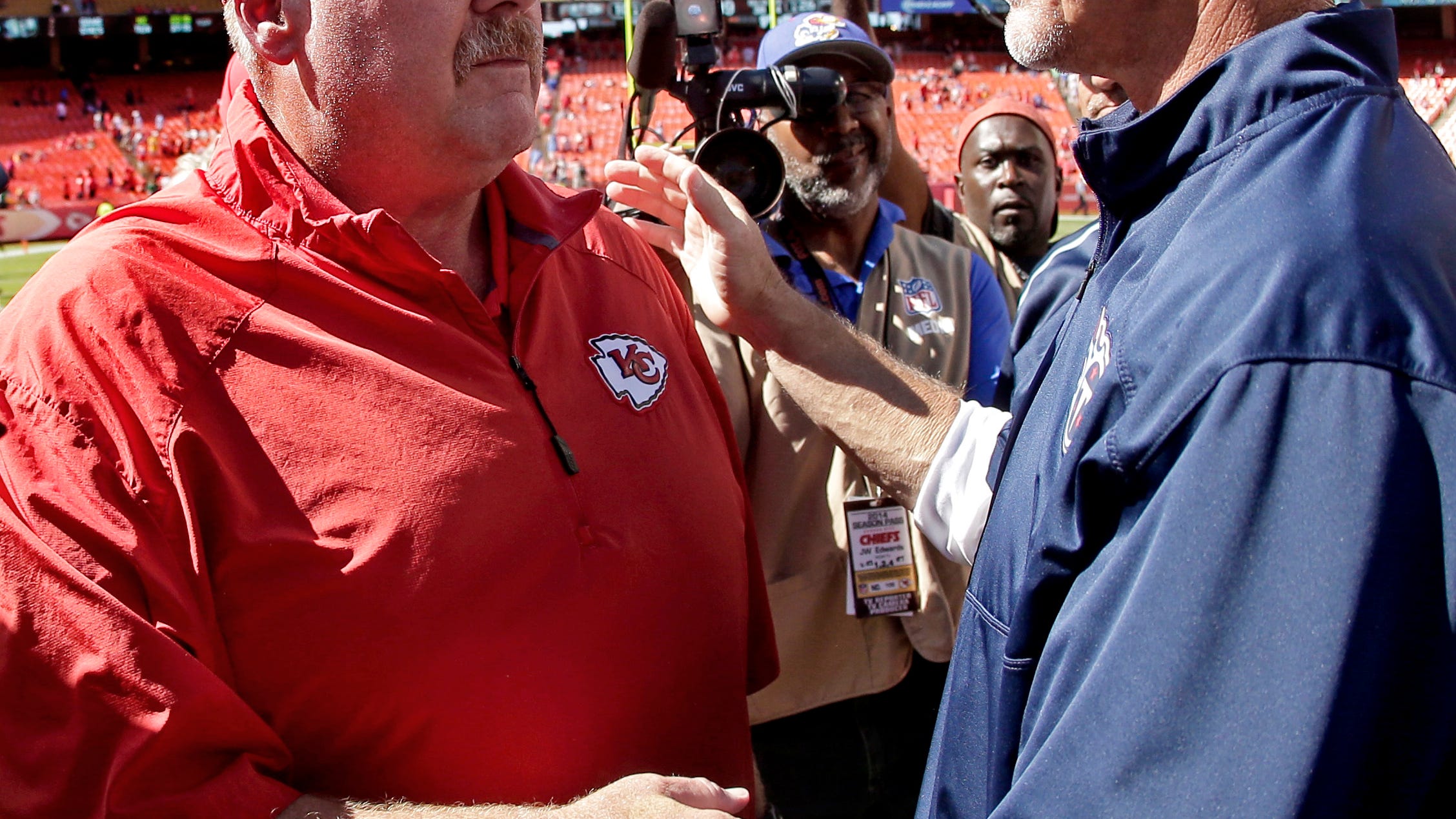 Bowe, new additions give Chiefs new look in Week 2