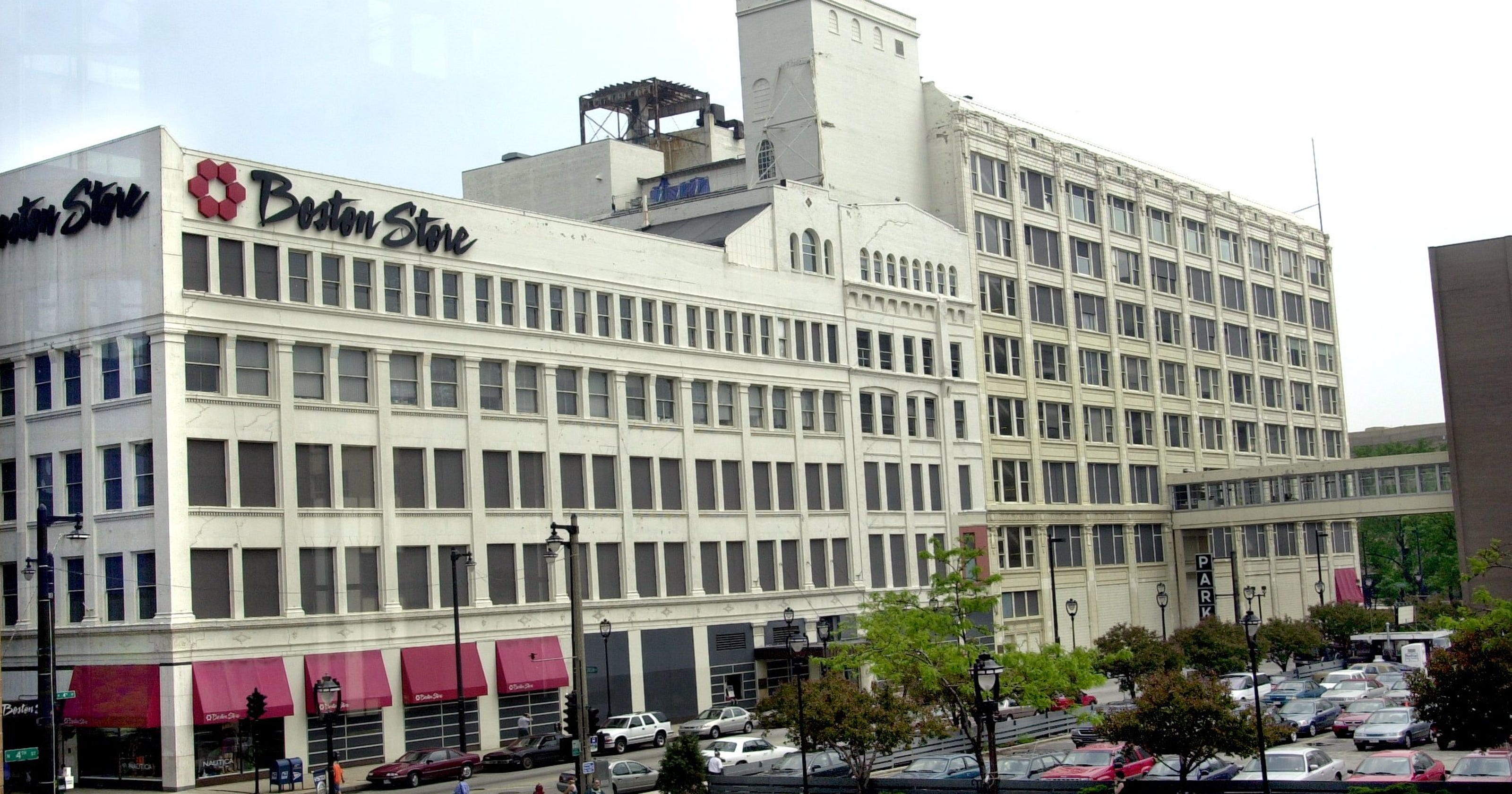 Bon-Ton, Boston Store extend downtown lease