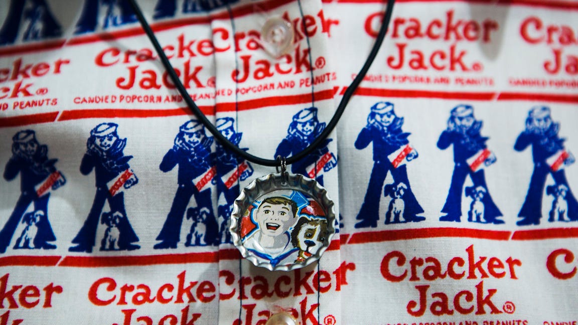 cracker-jack-collectors-think-inside-the-box-keep-eyes-on-the-prize
