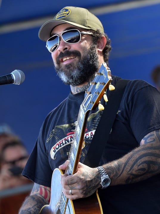 Staind's Aaron Lewis to play Green Bay Distillery