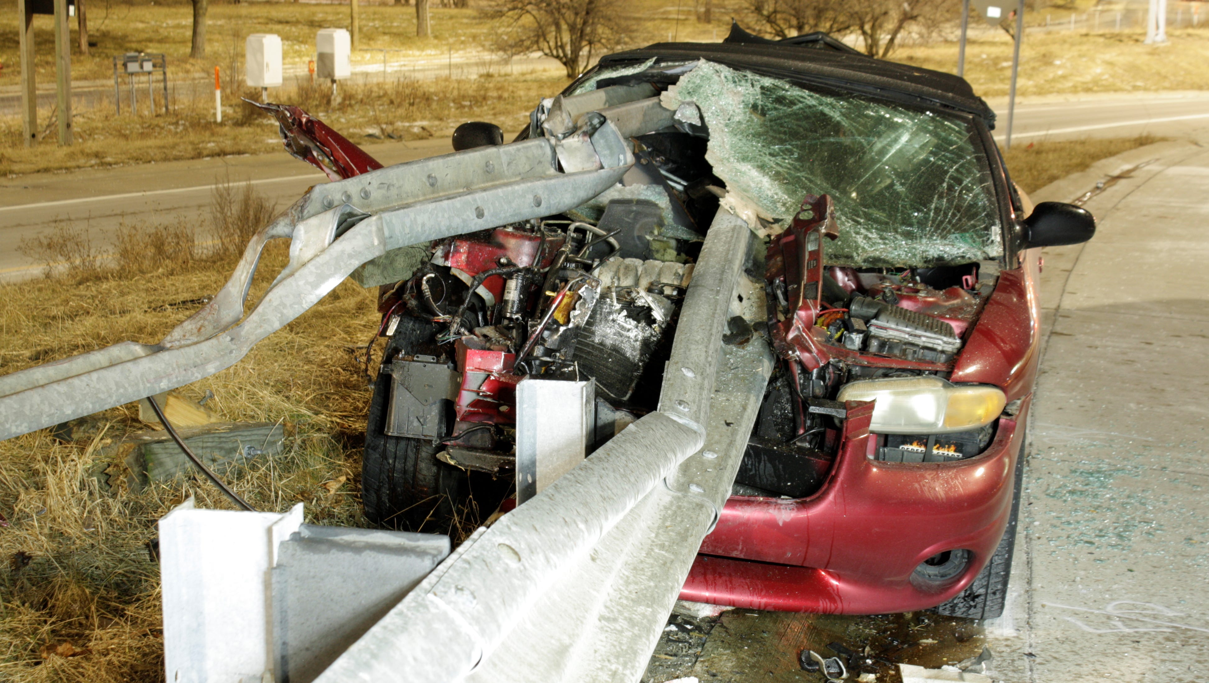 Detroit man dies in high-speed crash into guardrail