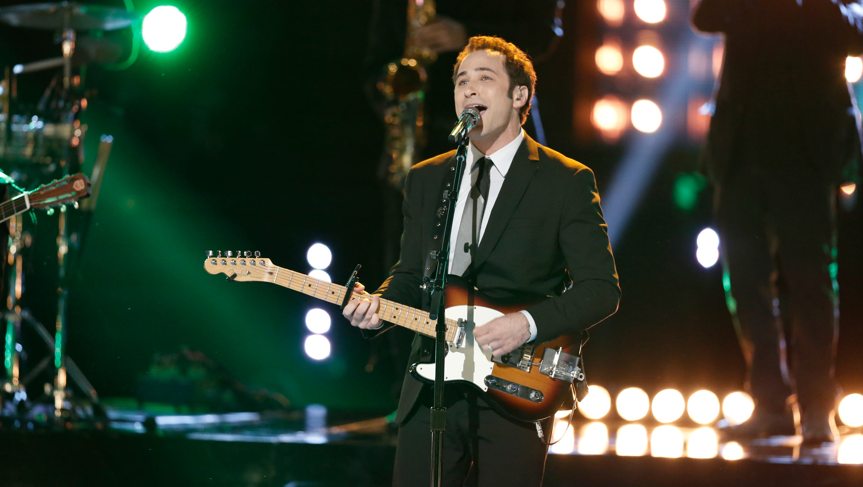 Joshua Davis sings 'Desire,' 'In My Life' on 'The Voice'
