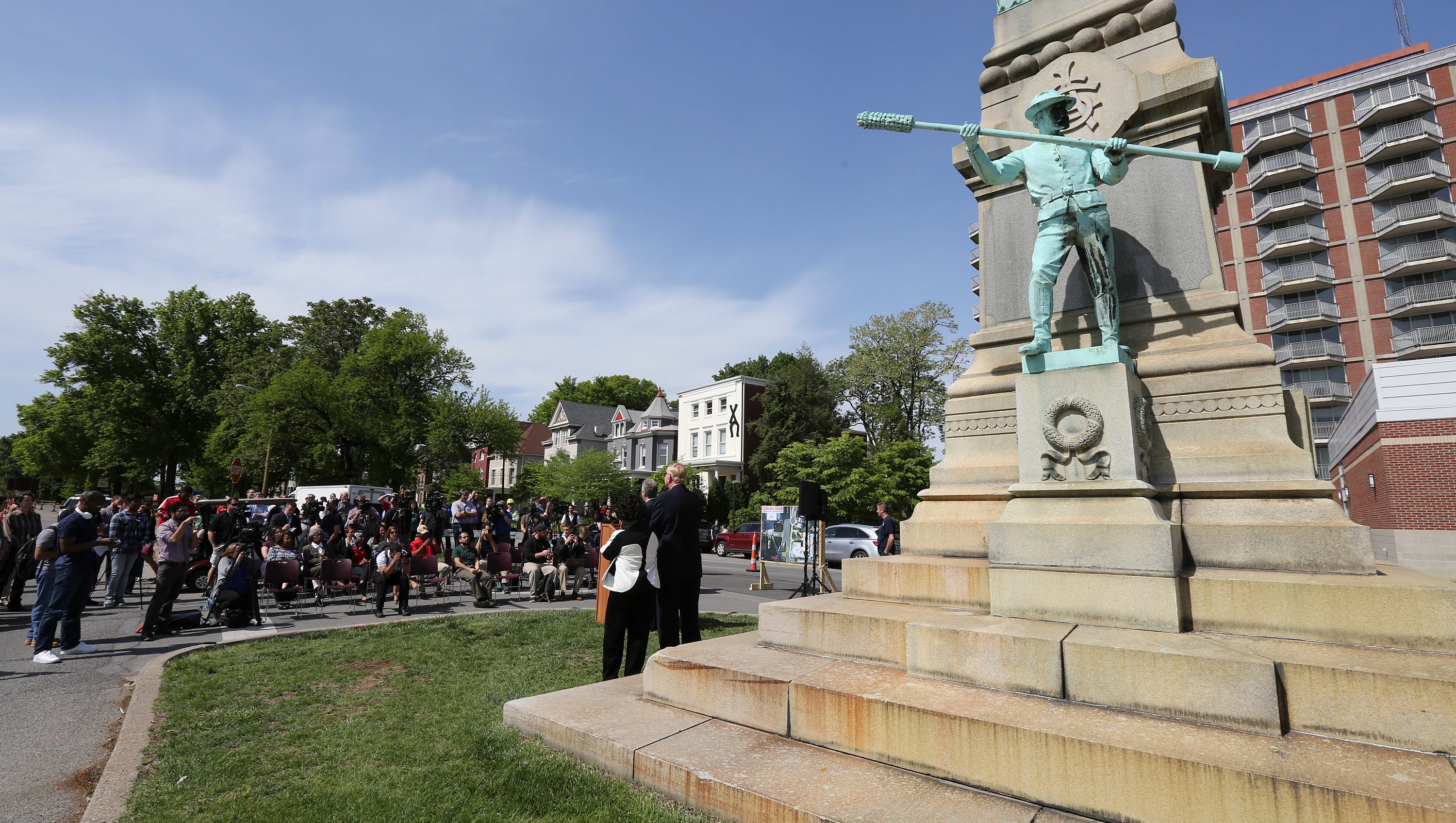 Mayor unveils preservation task force amid Confederate statue debate