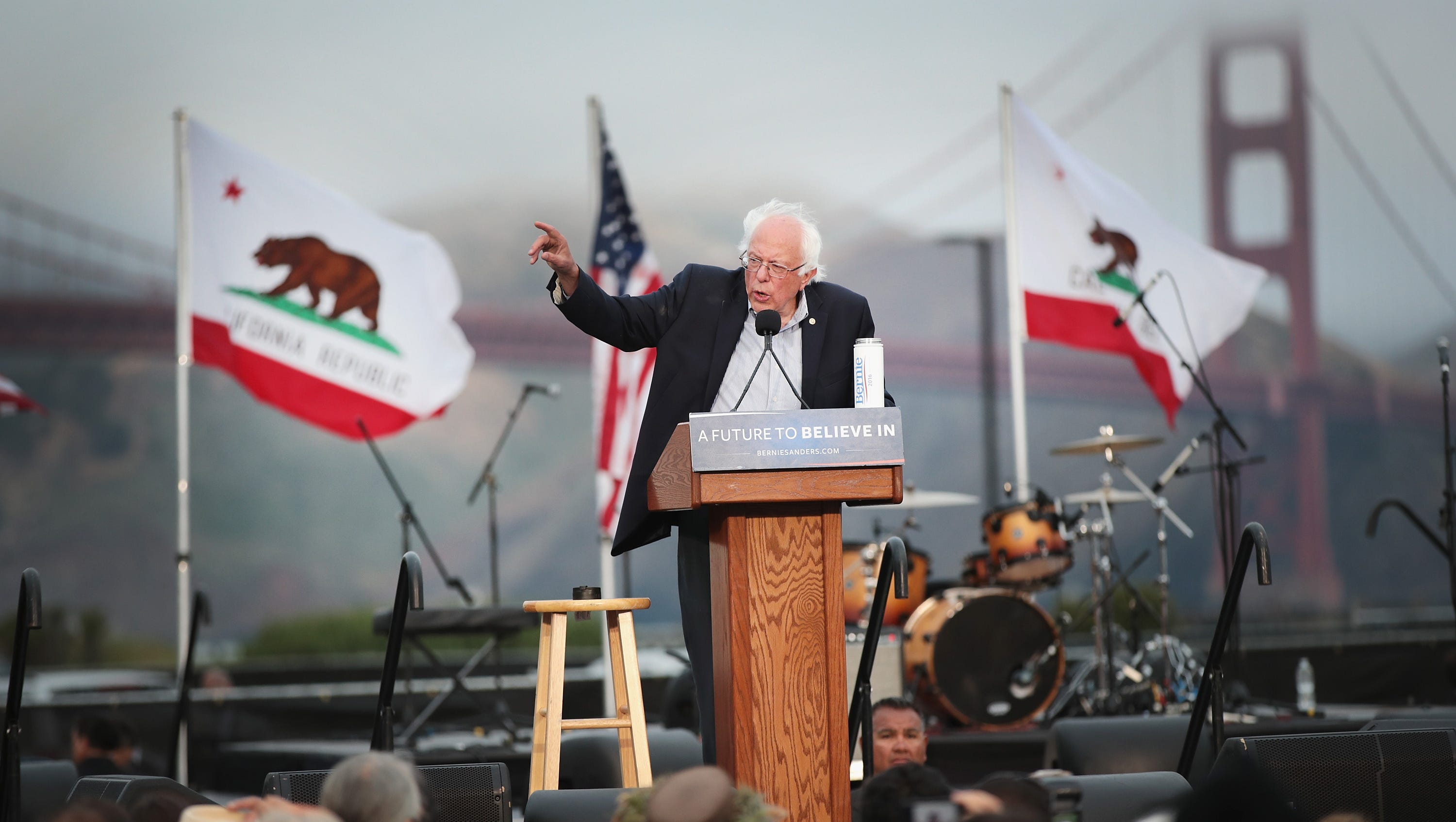 Clinton makes history, declares win in Democratic race