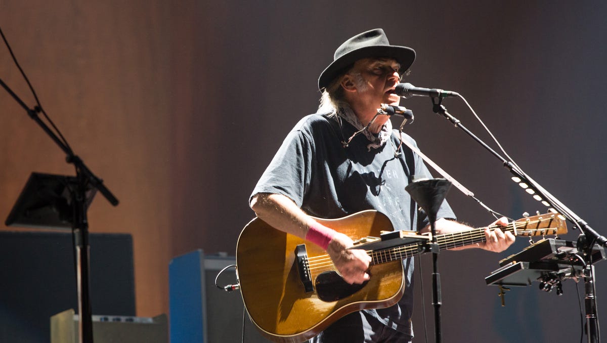 Desert Trip: Neil Young, McCartney keep rocking Day 2, Weekend 2