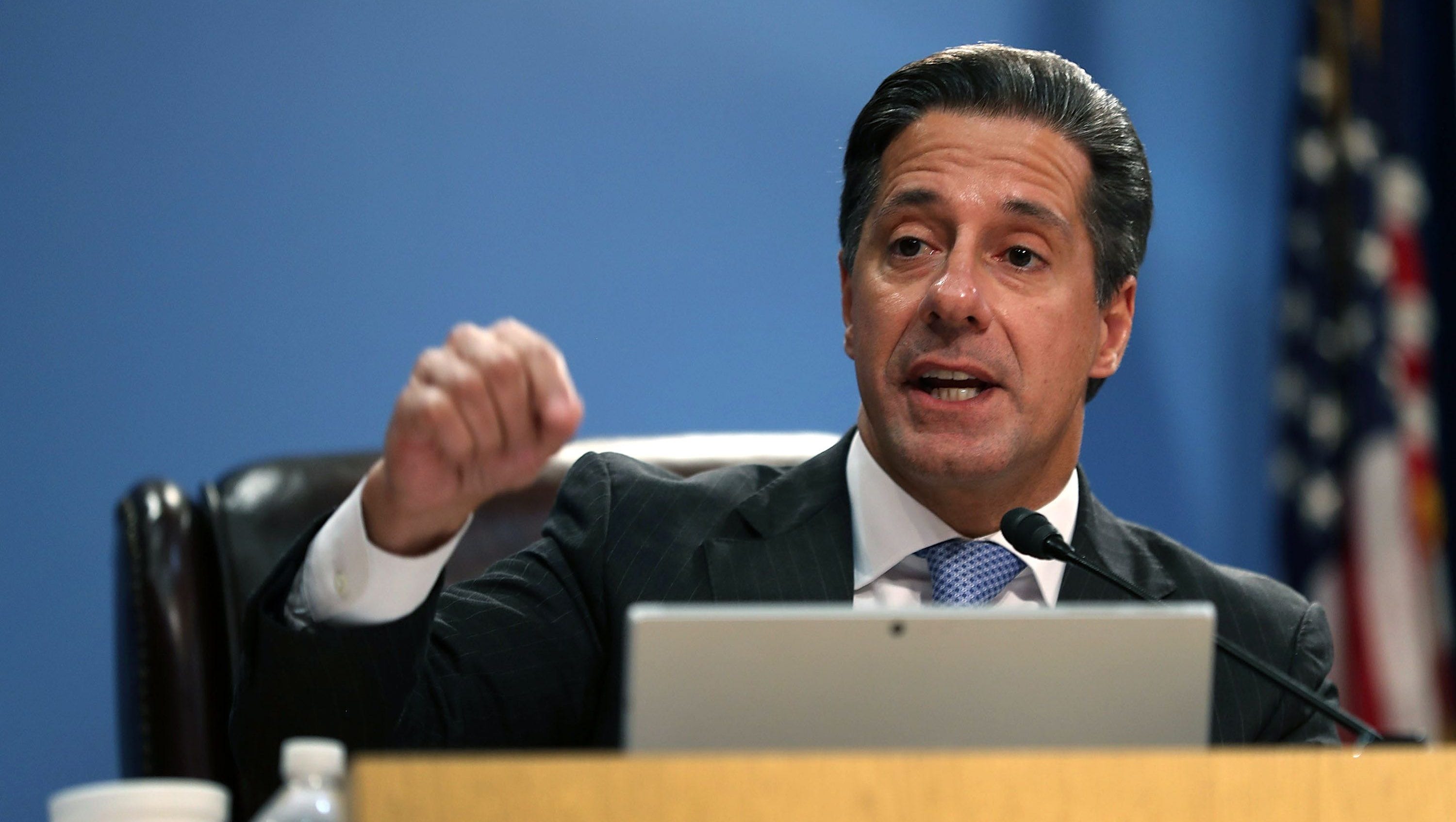 Miami schools chief changes mind, turns down NYC offer