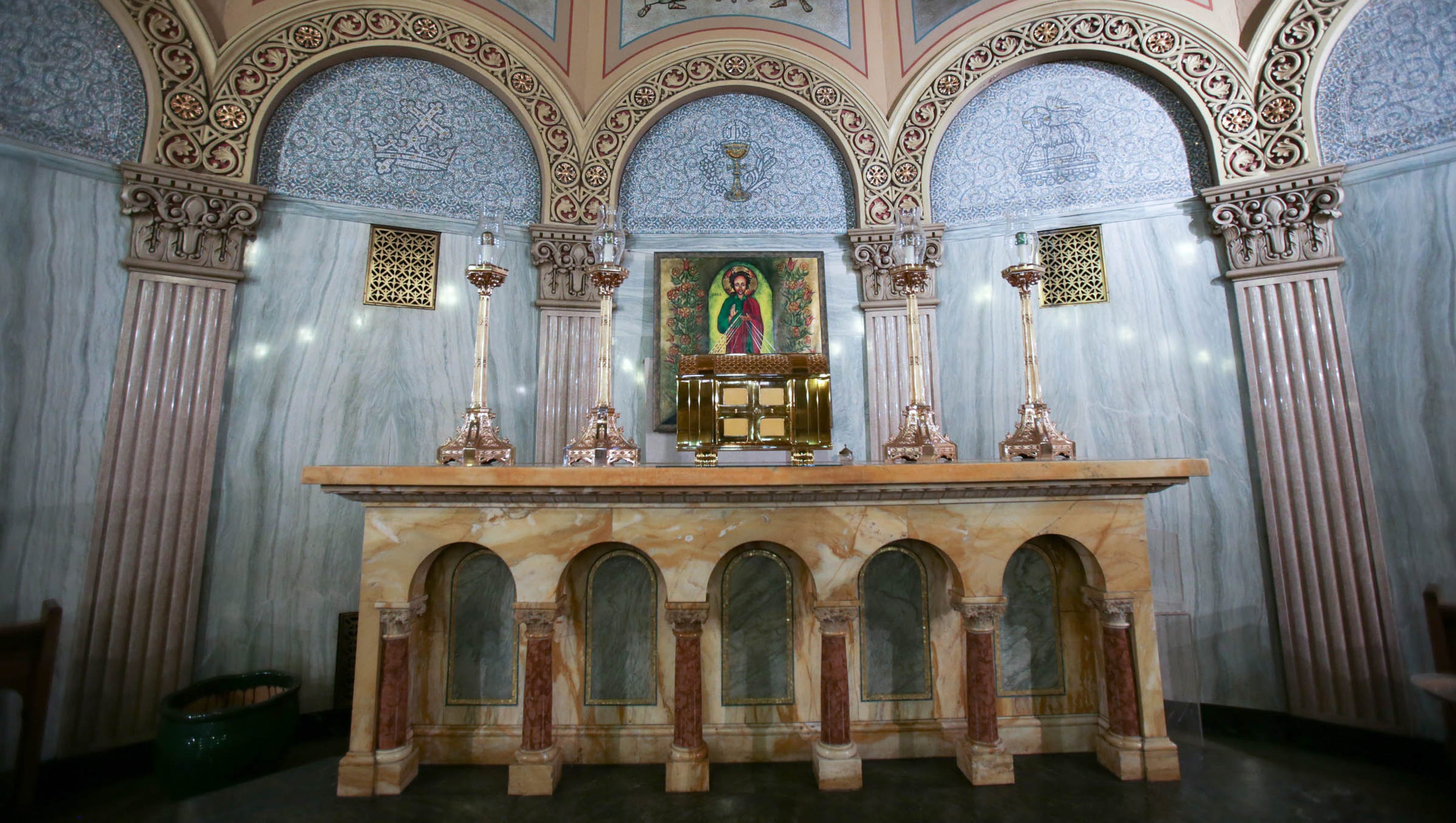 Mass Mob at Catholic church in Detroit's Indian Village