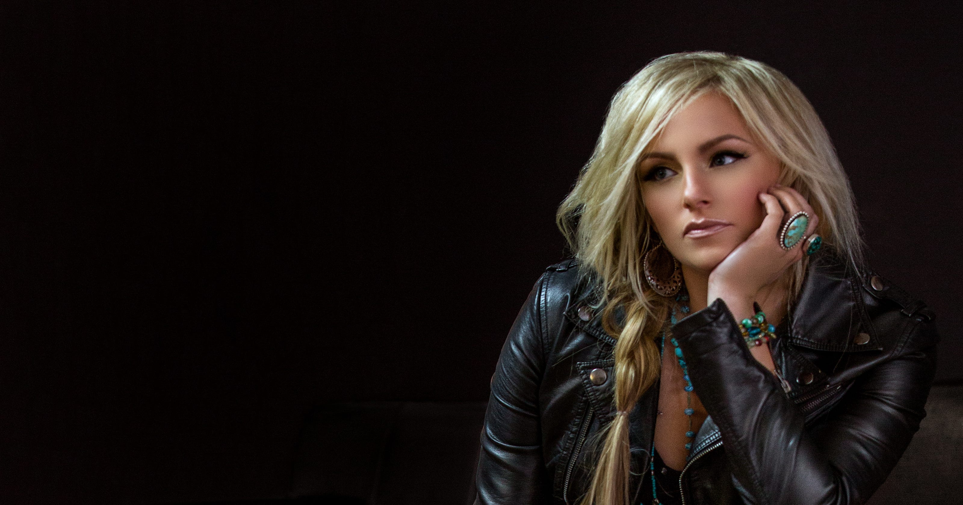 Sena Ehrhardt tells a good story through music