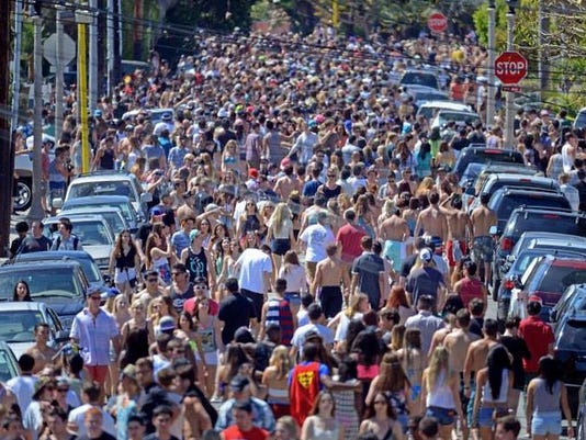 Authorities put kibosh on 'Floatopia' beach party