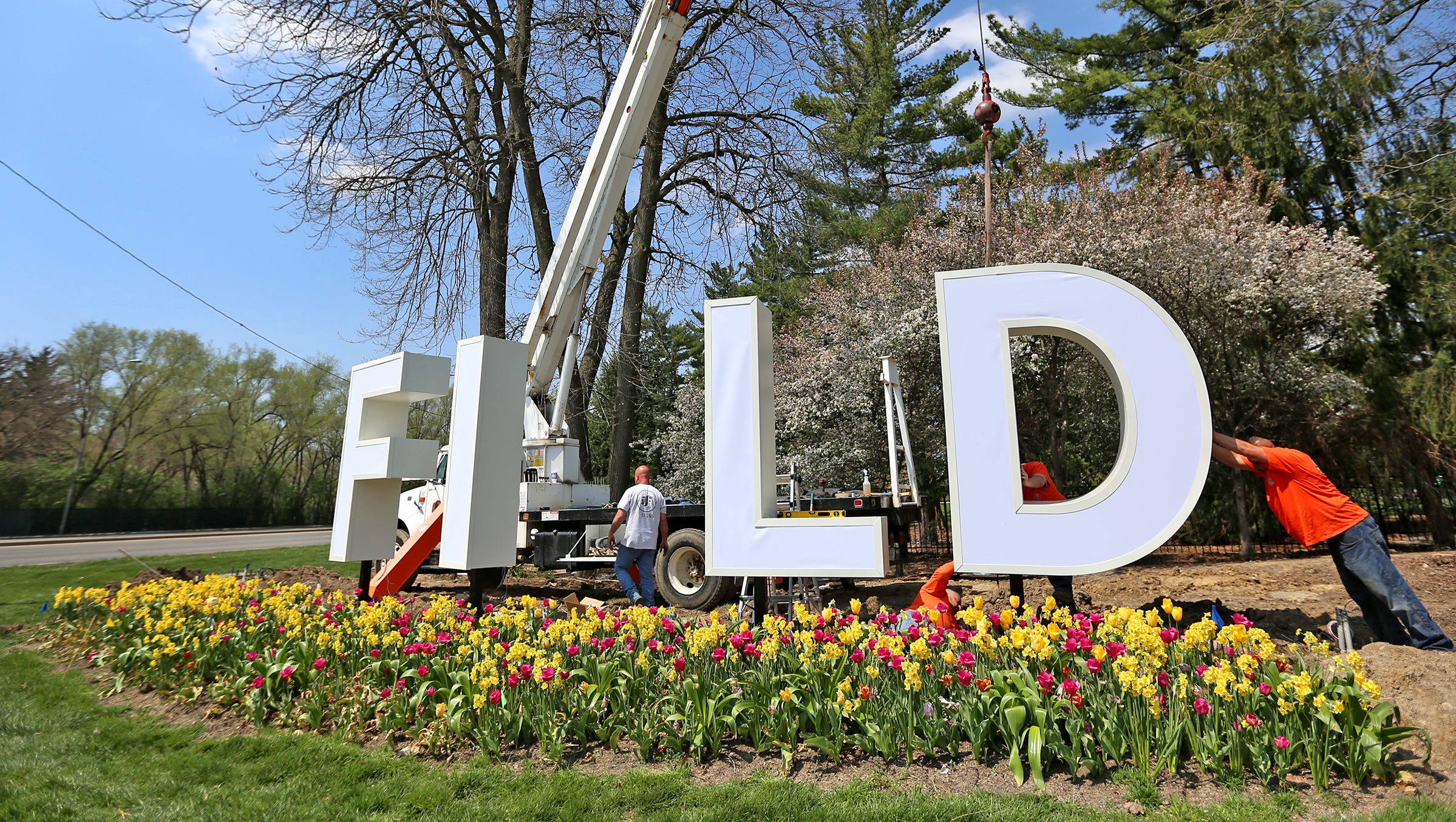 Newfields' light-up letters are replacing the old IMA sign