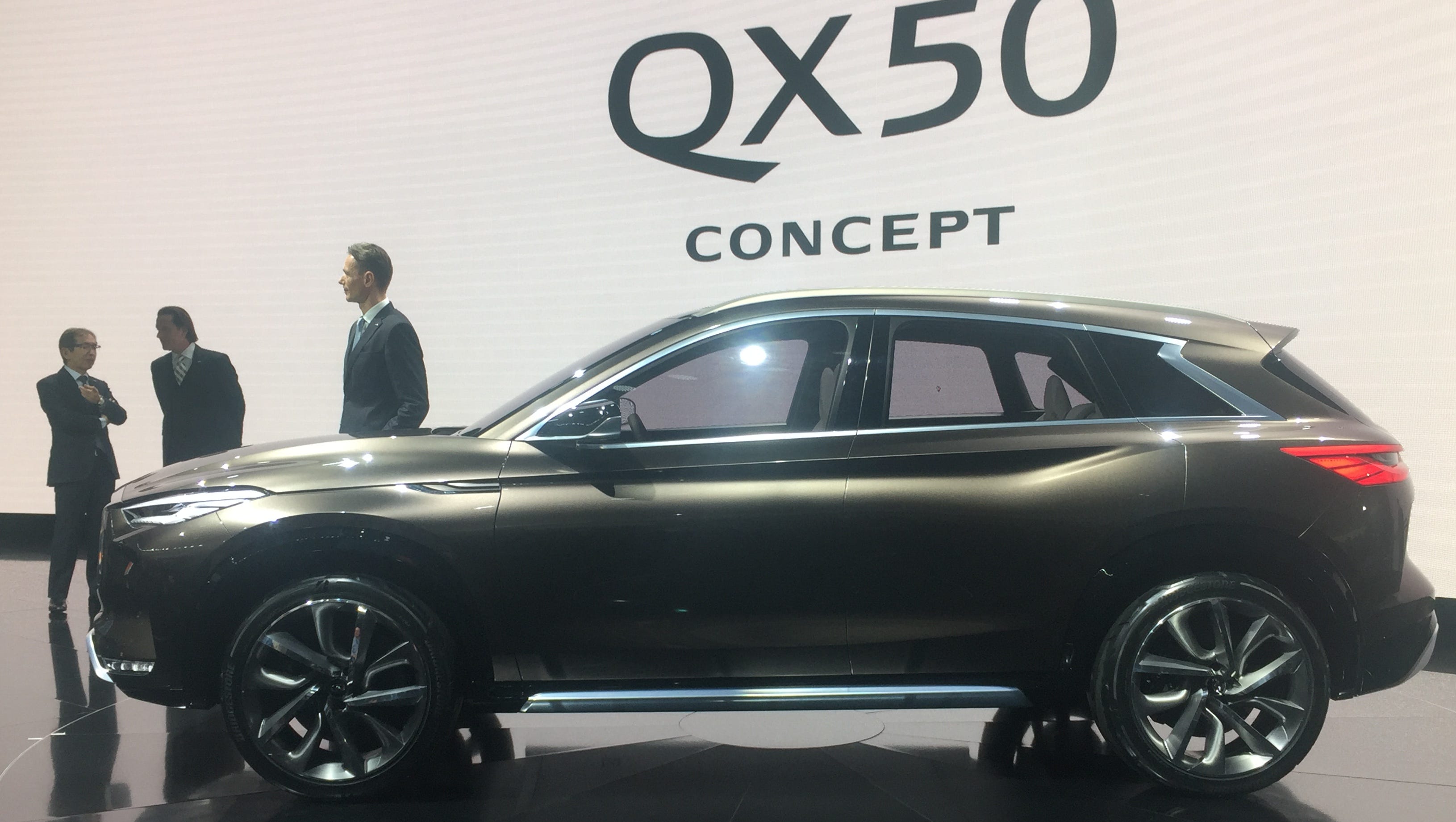 Infiniti compact SUV concept shows off autonomous driving