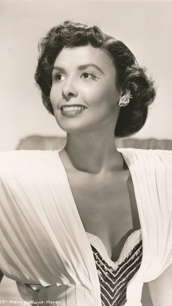 History: Singer Lena Horne born