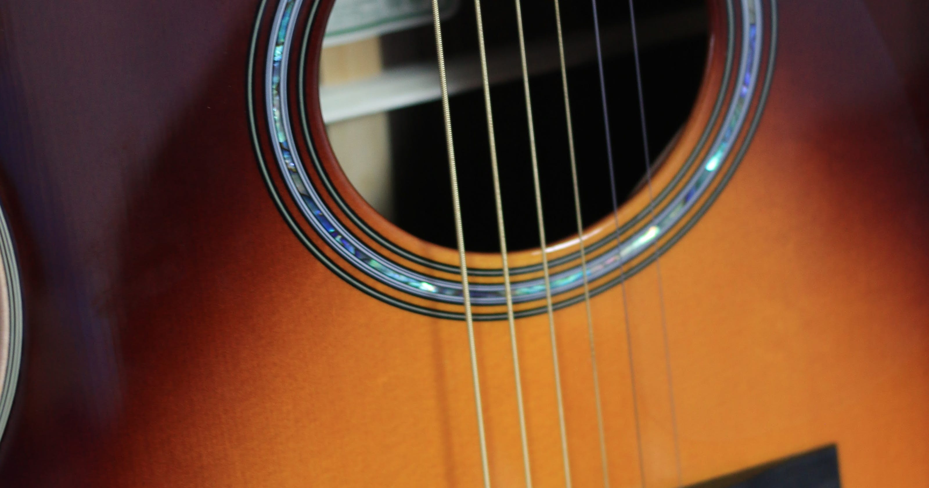 Yamaha Guitar Makes Electric Sounds Acoustically yamaha-guitar-makes-electric-sounds-acoustically
