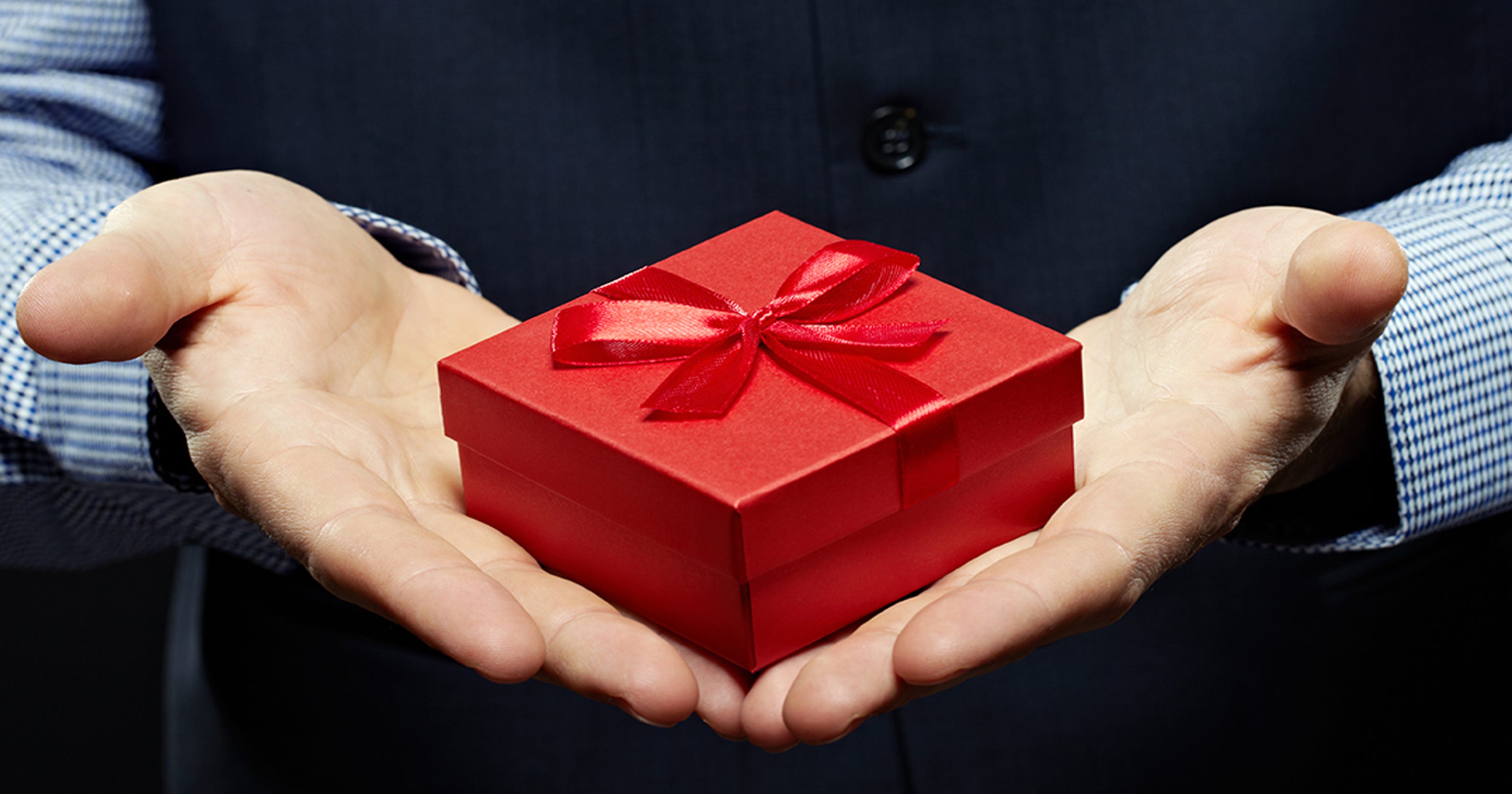 Employee Gifts Are They Taxable Income Tax Deductible For The Company employee-gifts-are-they-taxable-income-tax-deductible-for-the-company