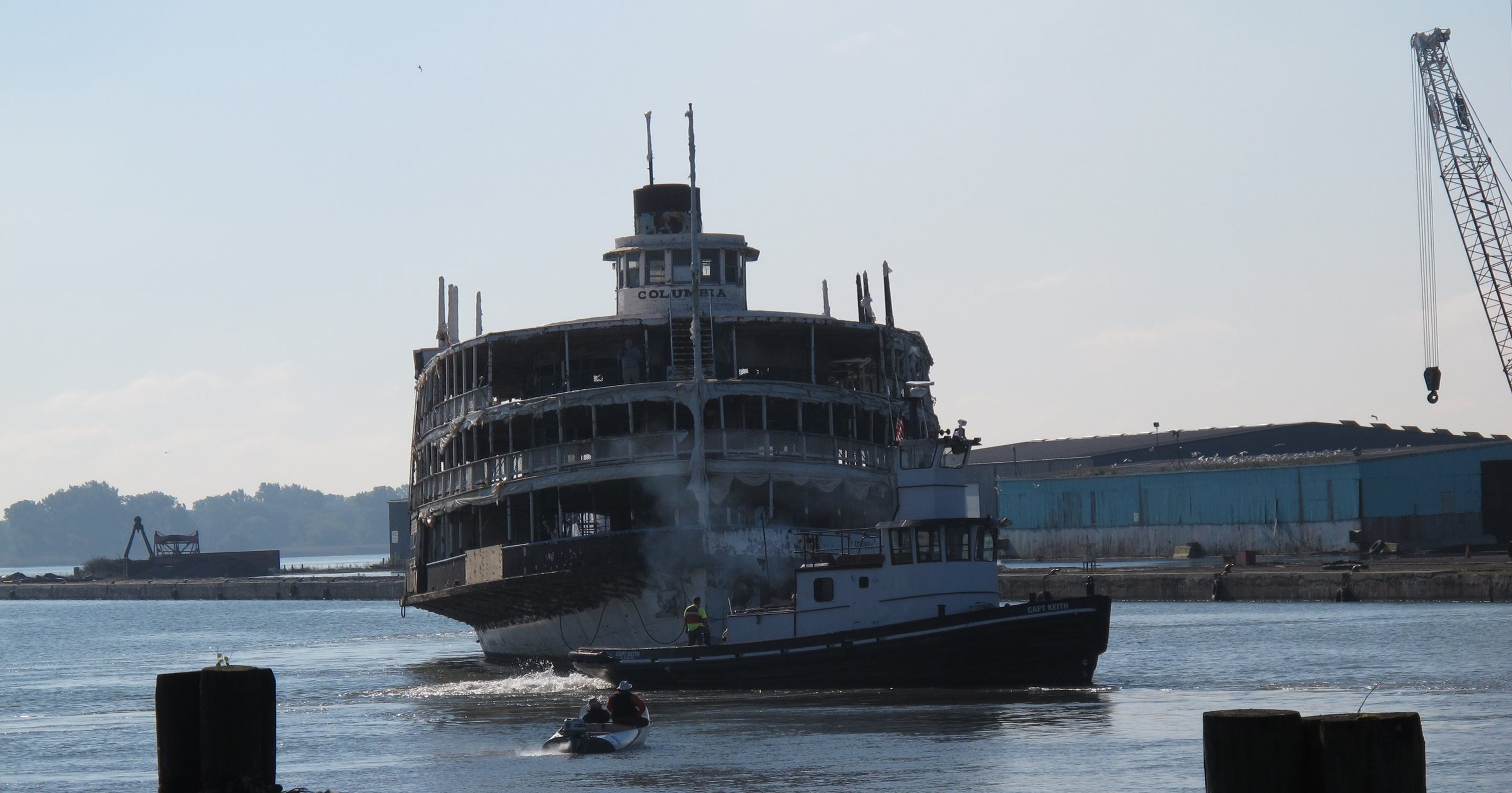 Boblo boat Columbia leaves Detroit