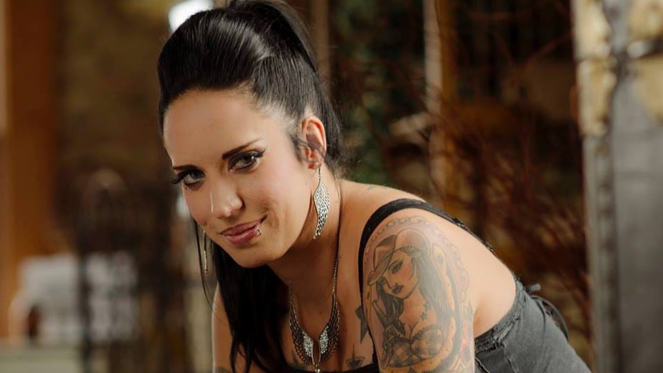 In 'The Voice' semifinals, Kat Perkins hopes to surprise