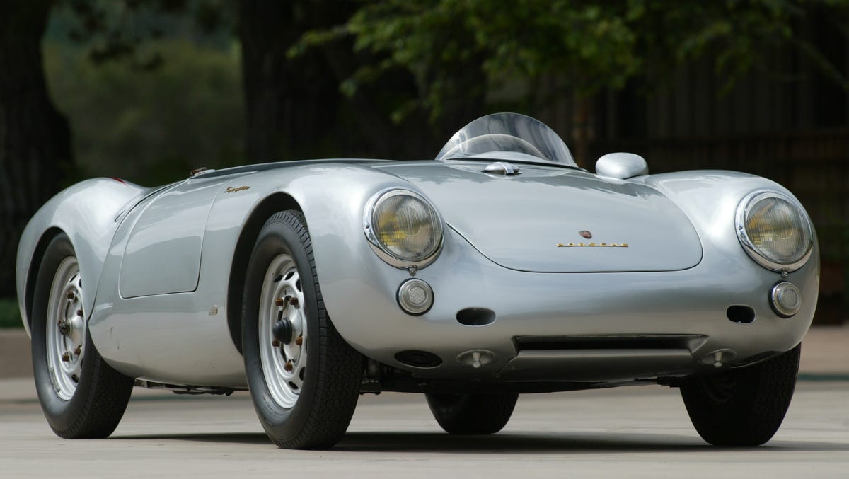 James Dean and Lew Bracker shared a love of cool cars