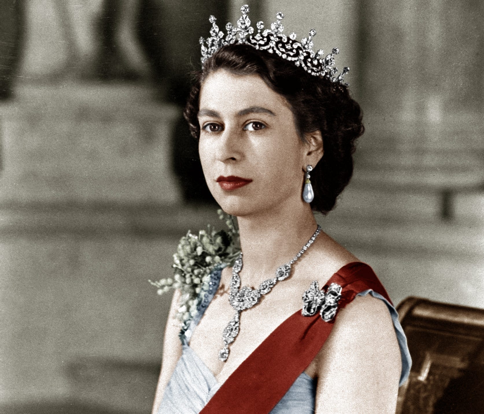90 facts about Queen Elizabeth II as she turns 90 | wzzm13.com