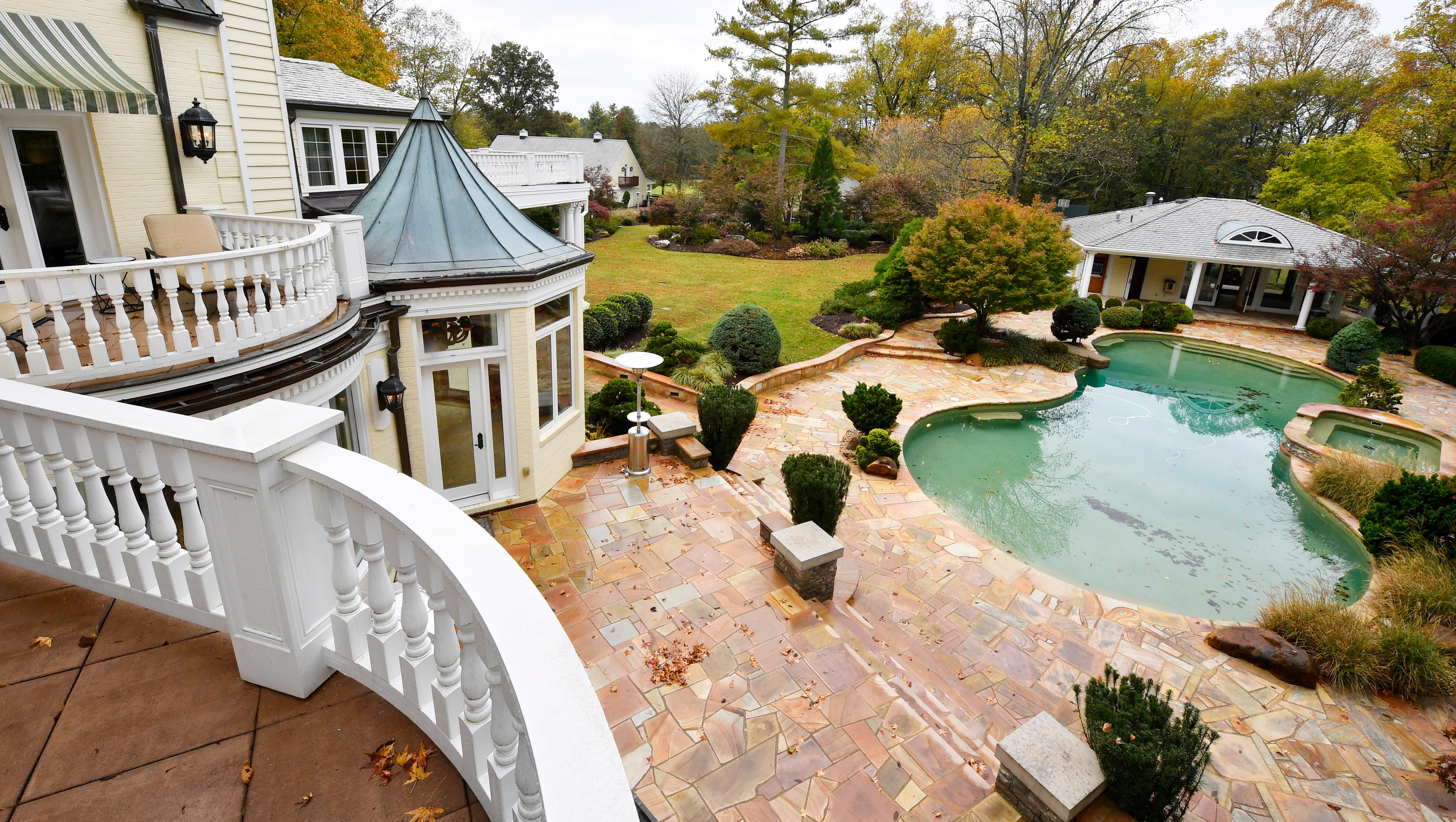 A look inside Reba McEntire’s former Wilson County home