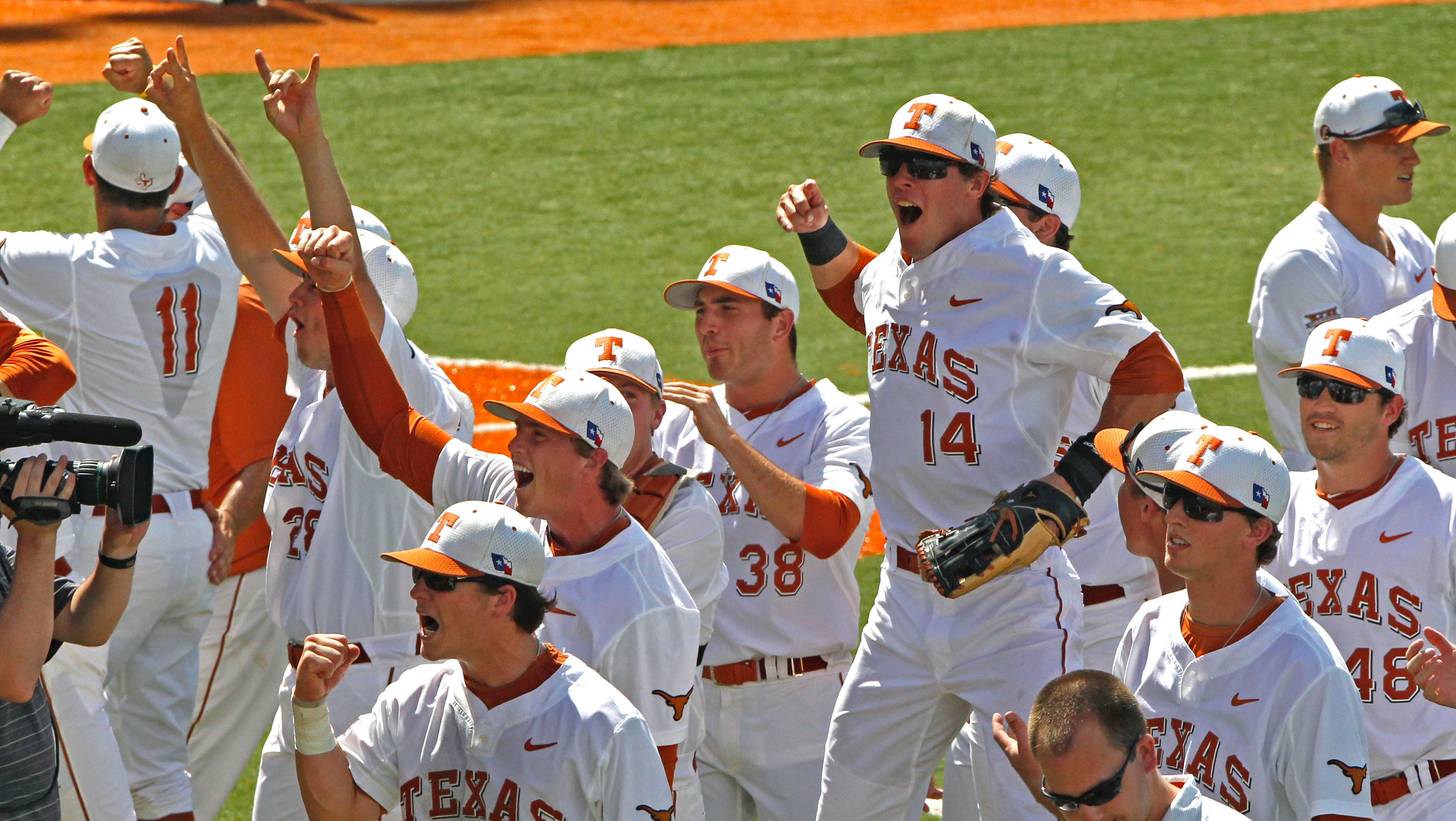 Texas beats Houston 4-0 to advance to CWS