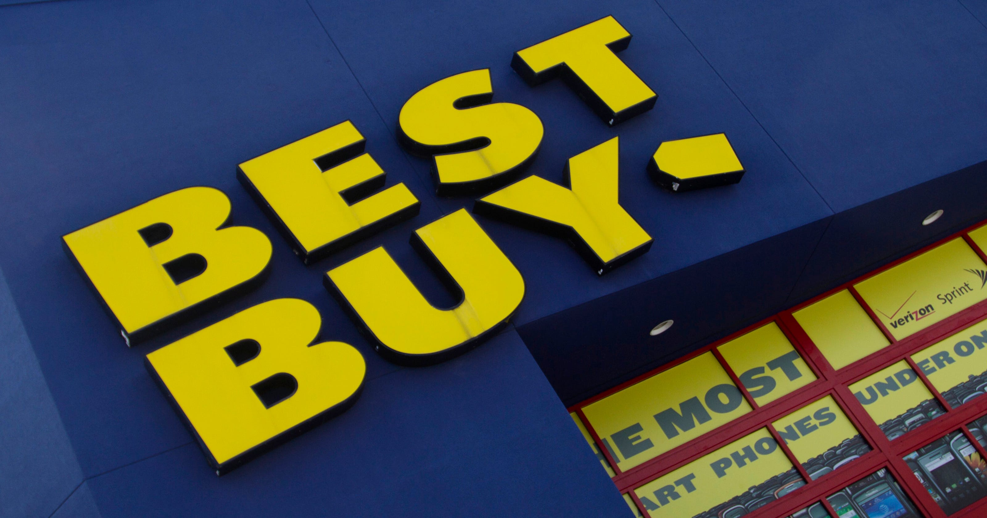 Best Buy says holiday not too jolly, shares dive
