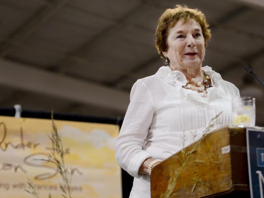 Frances Mayes speaks at library fundraiser