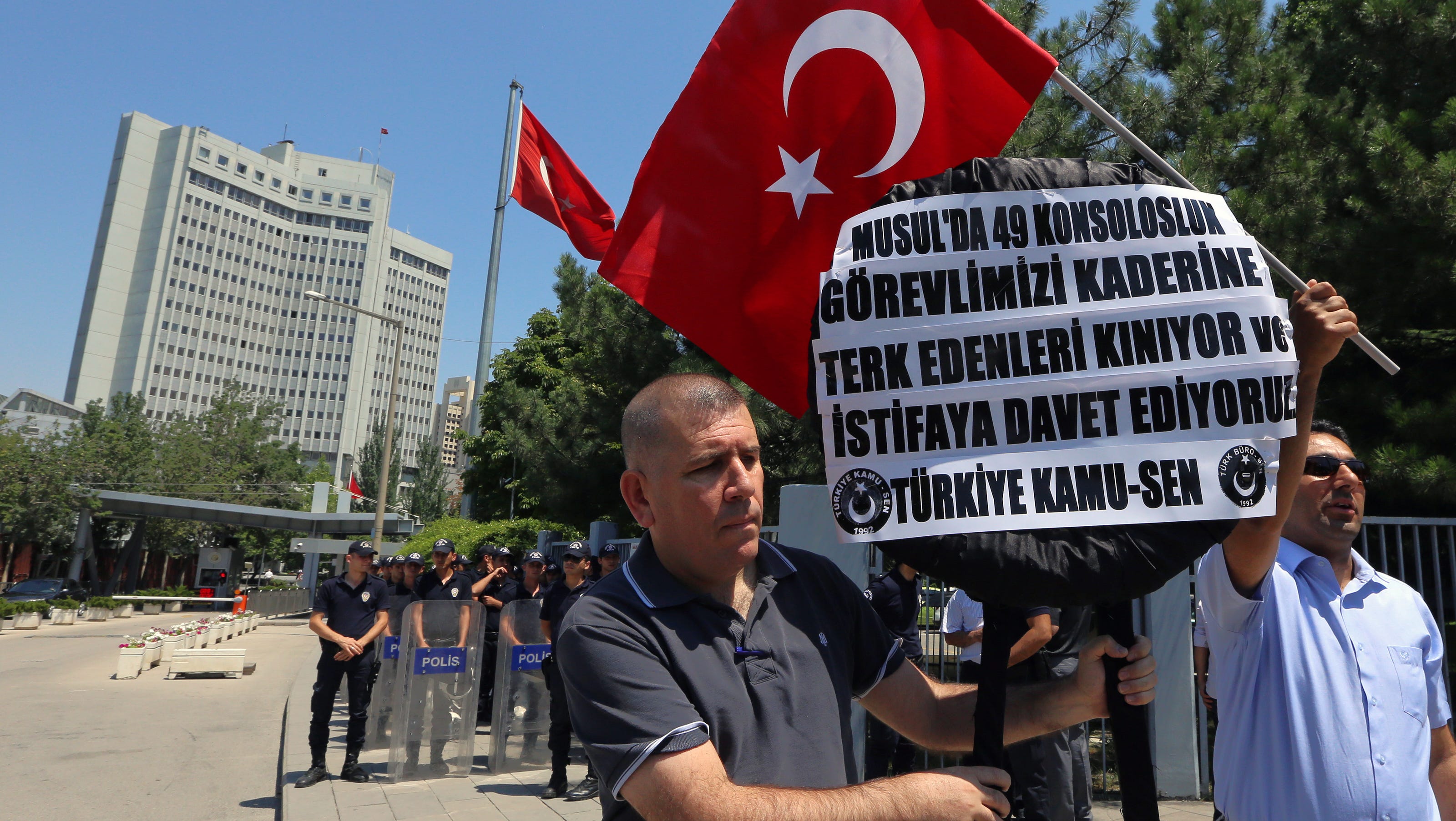 Dozens of Islamic State hostages freed in Turkey Dozens of Islamic State hostages freed in Turkey