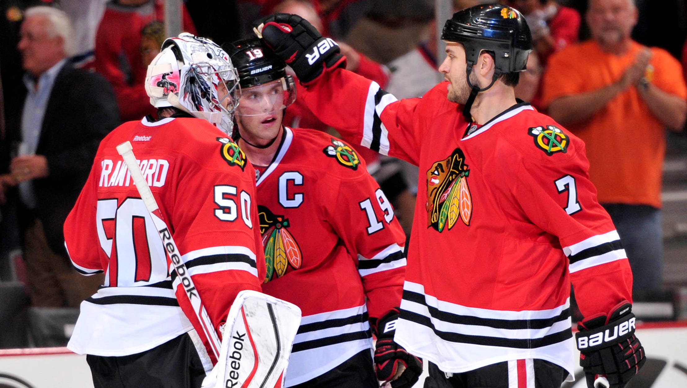 Blackhawks open defense with dramatic win