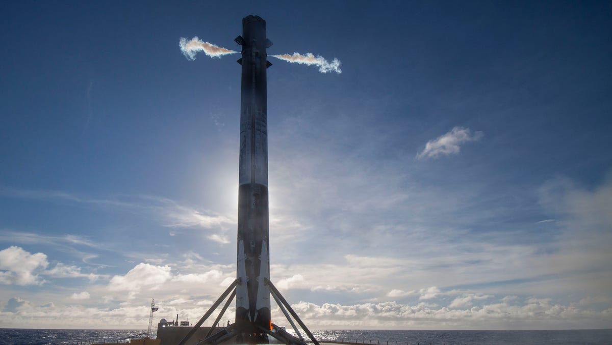 Photos: SpaceX Falcon 9 first stage landings