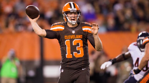 McCown's daughter and friends wears jerseys