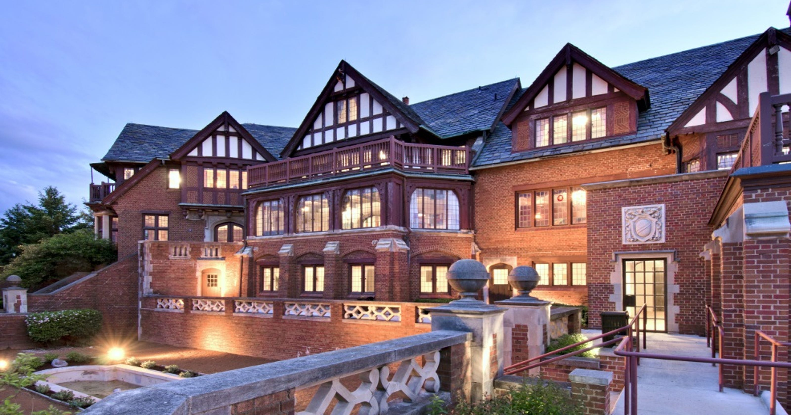 Party like the Gatsbys at Rollins Mansion