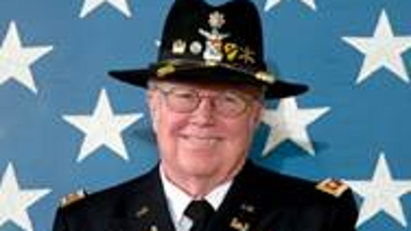 Medal of Honor recipient Vietnam chopper pilot speaking at EAA Museum