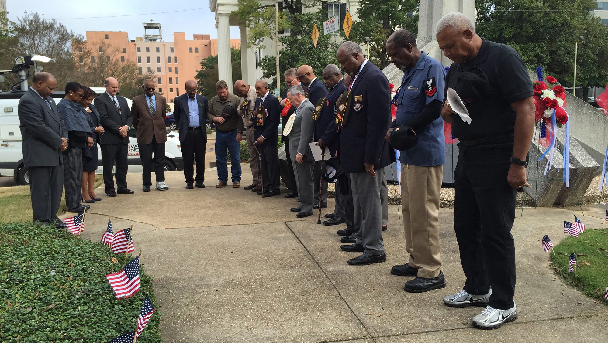 What Jackson restaurants are giving free meals to vets on Veterans day?