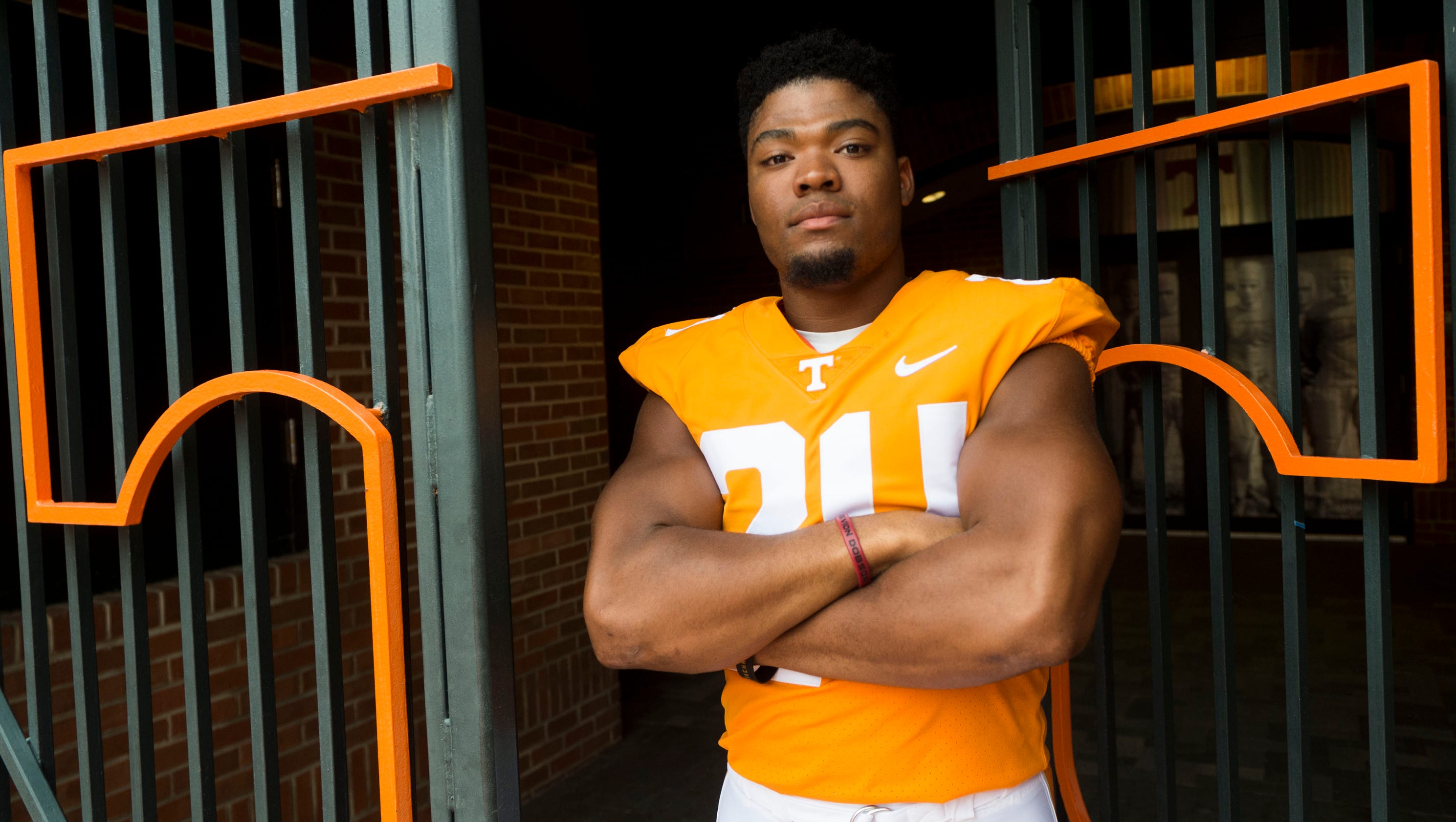 UT Vols: Tennessee DB Todd Kelly Jr. falls from 30-foot wall