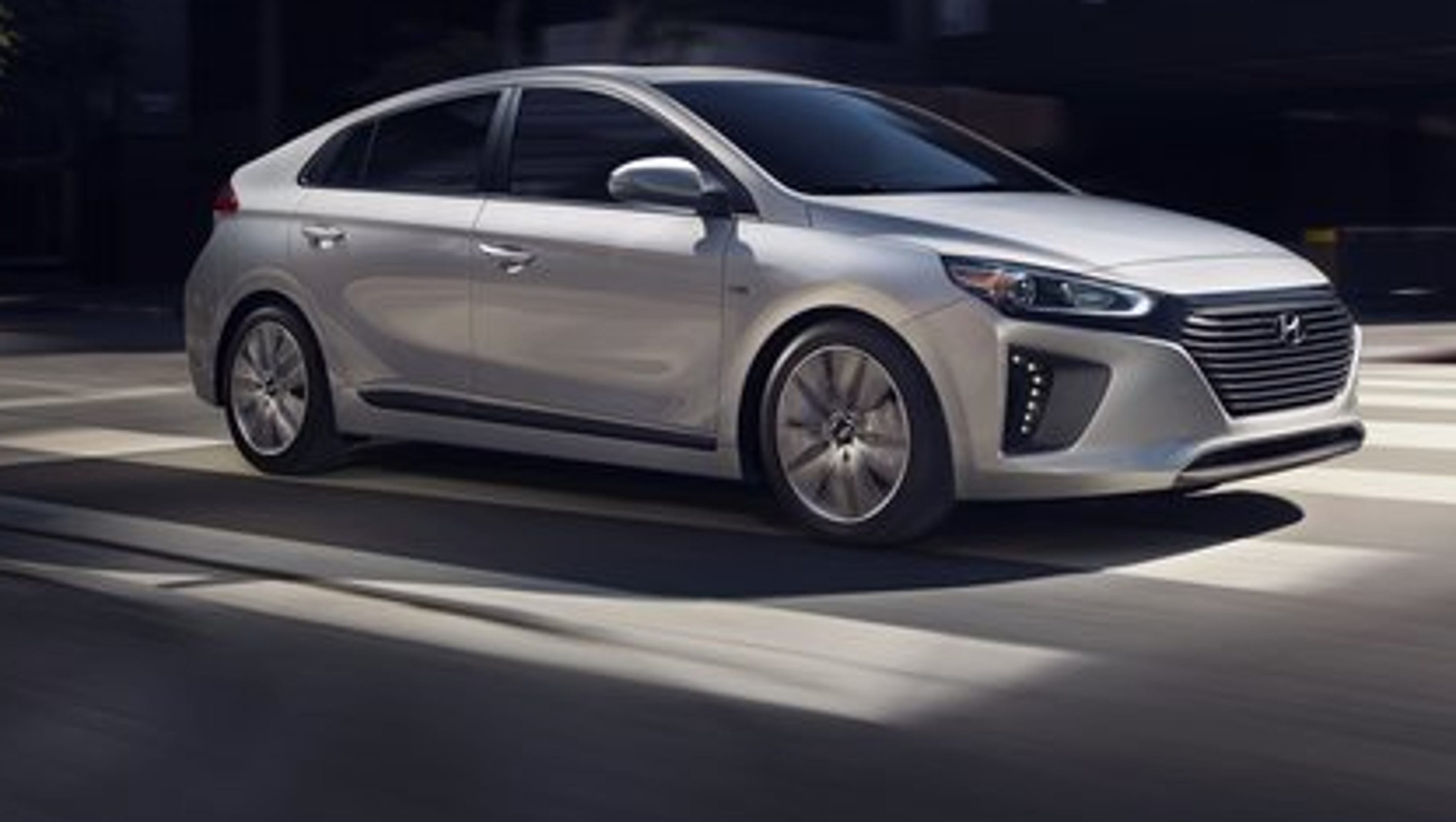 Review: Hyundai Ioniq hybrid aims for top gas mileage
