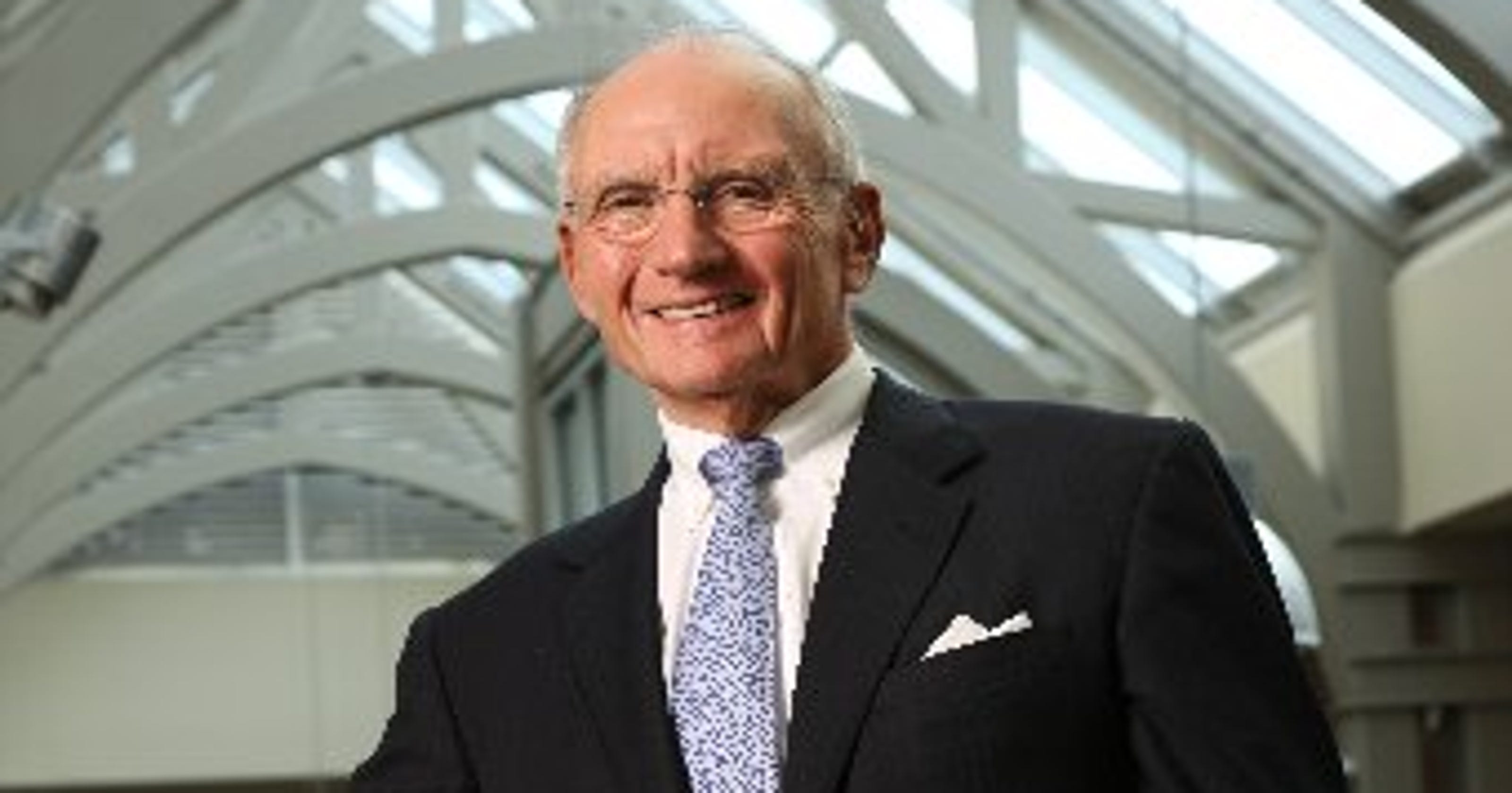 Jim Haslam credits Gen. Robert Neyland on induction to Knoxville hall