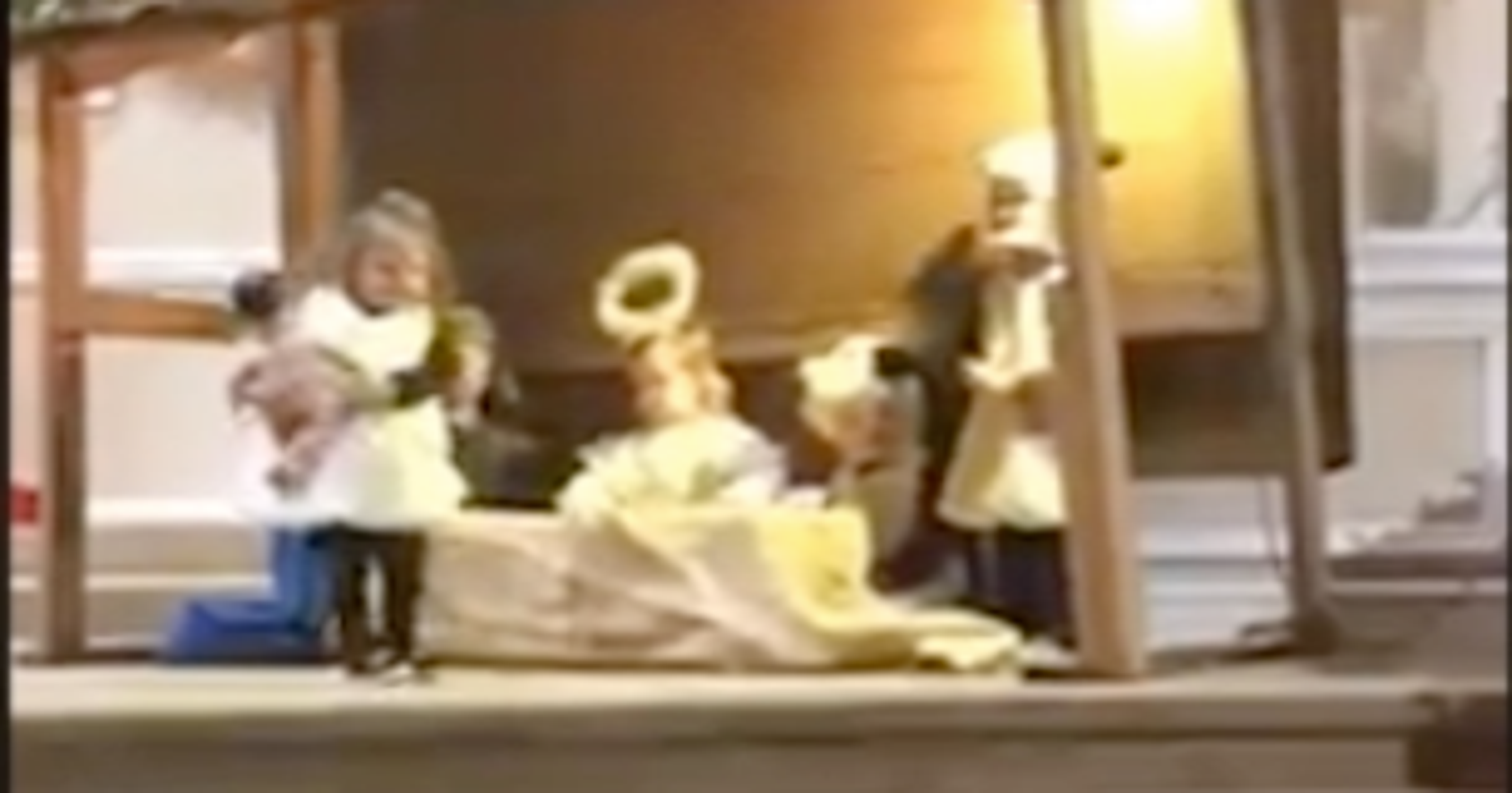 Kids fight over baby Jesus in viral East Tennessee Nativity video