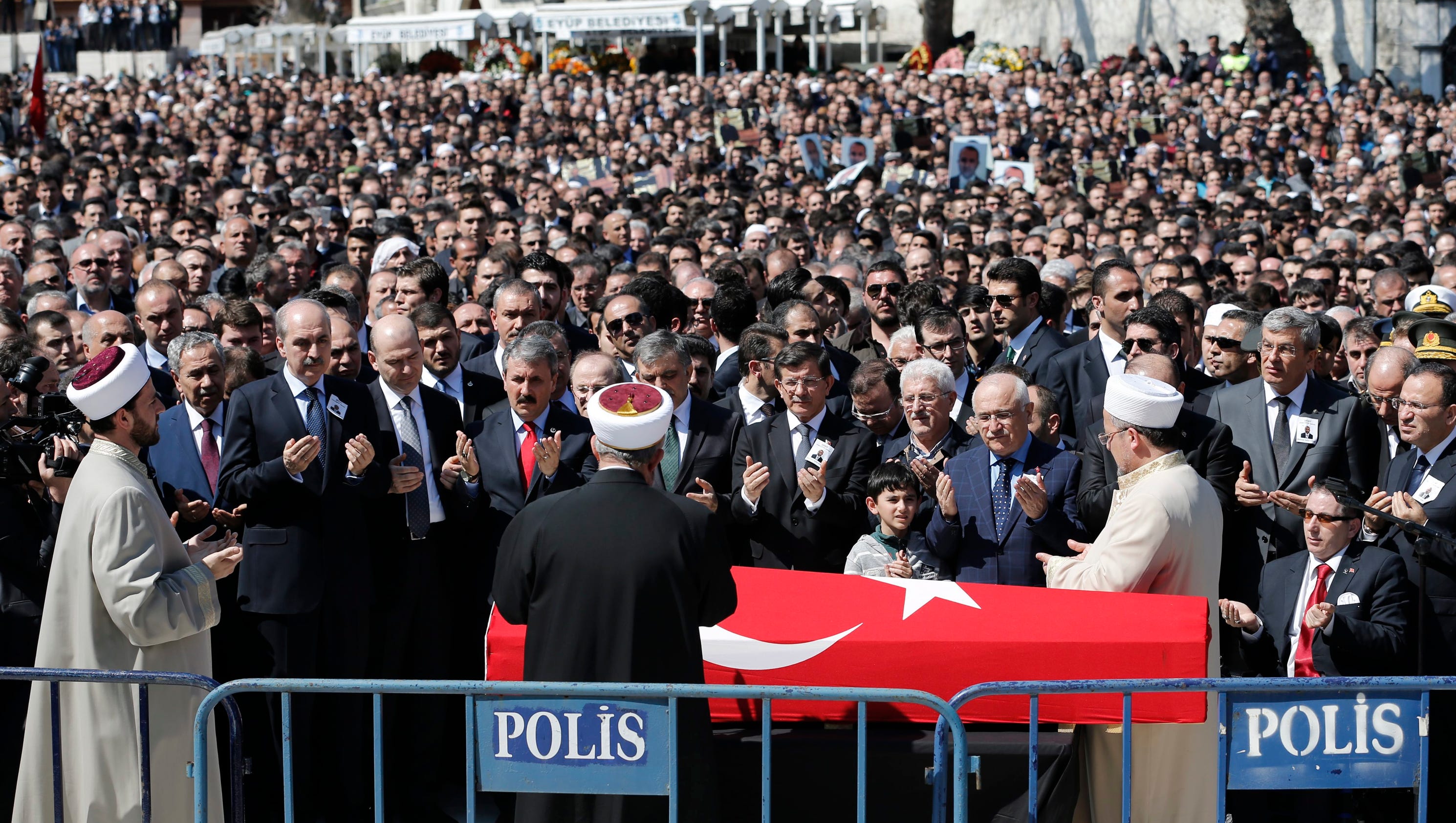 Hundreds attend funeral of slain Turkish prosecutor