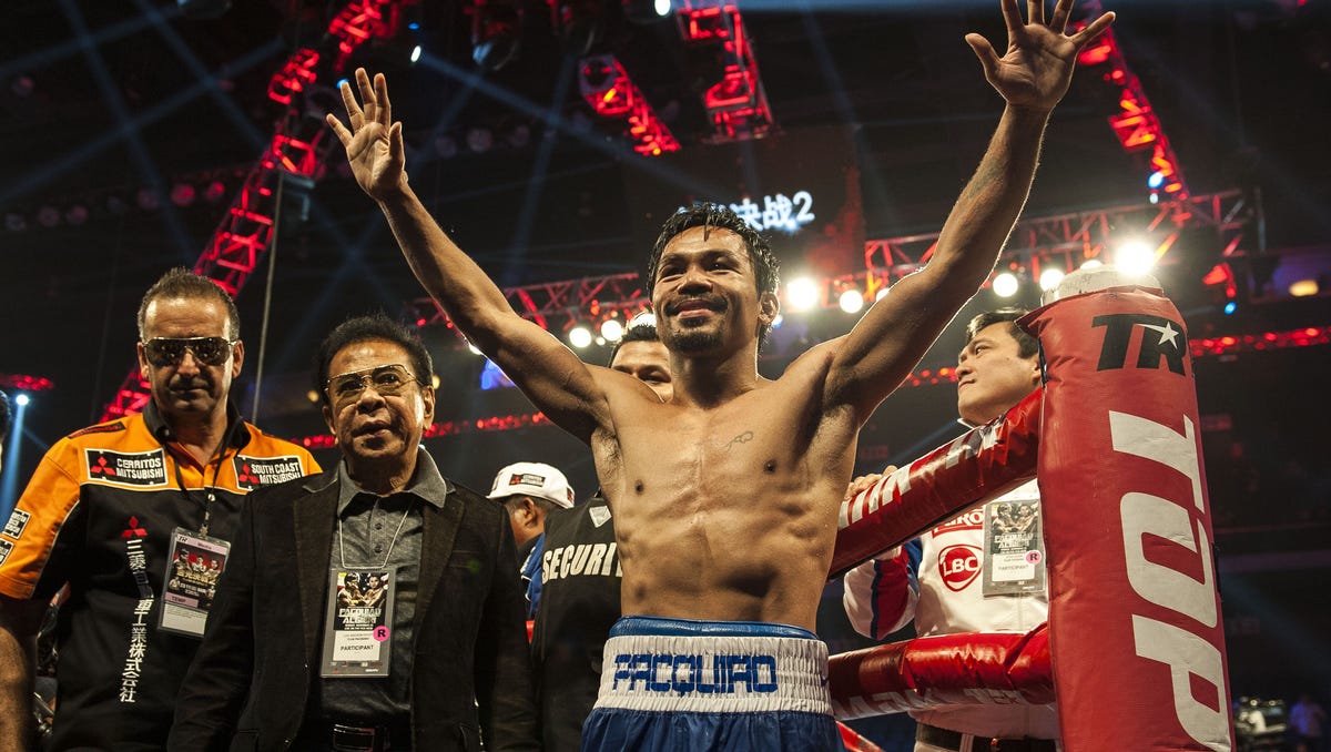 Manny Pacquiao defeats Chris Algieri