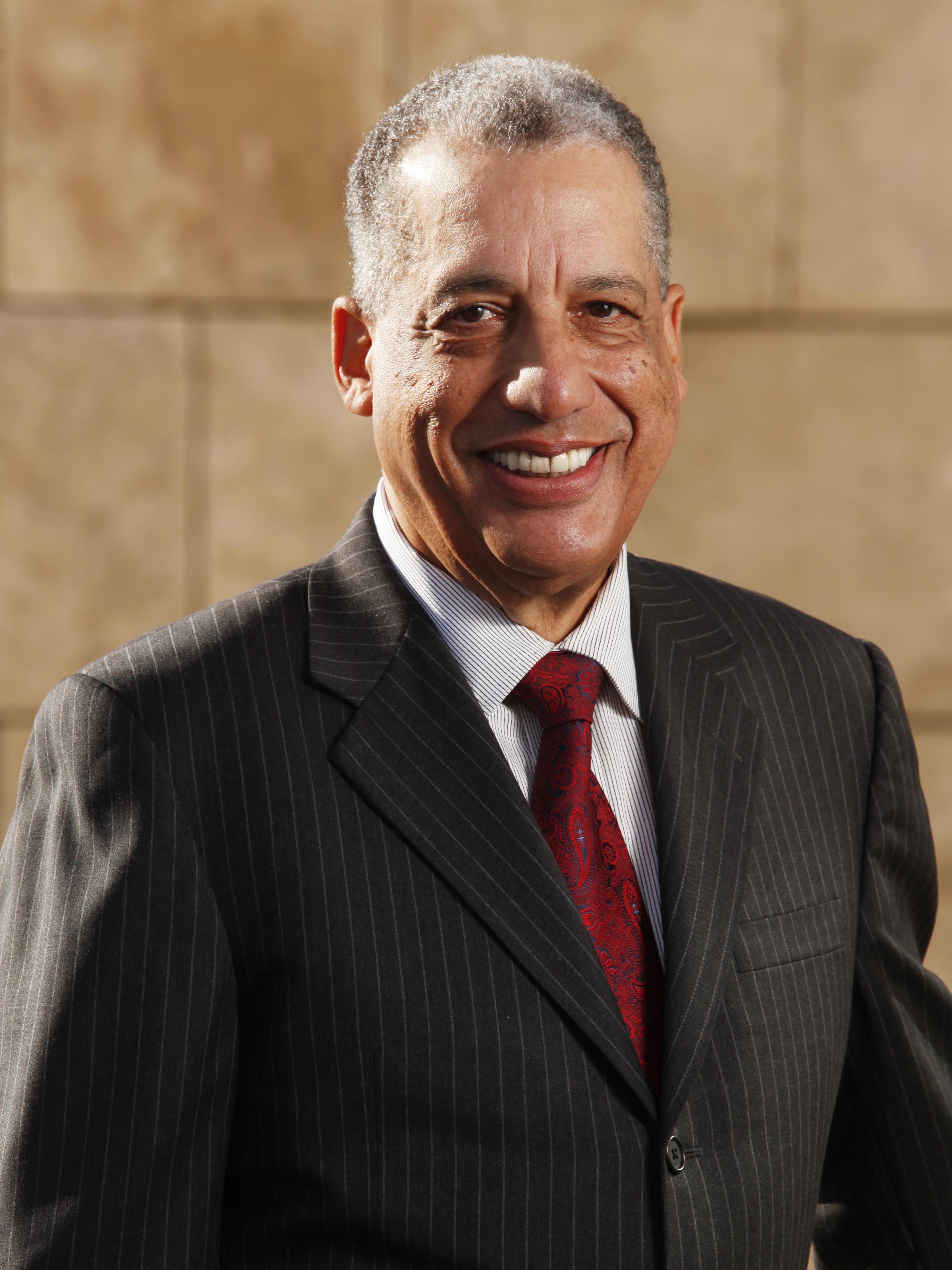 Who owns the Cincinnati Reds?