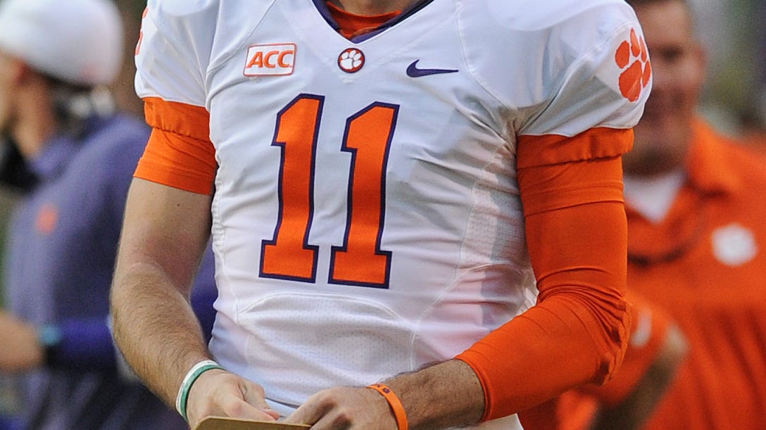 Kelly says he 'let down' Clemson coaches, teammates