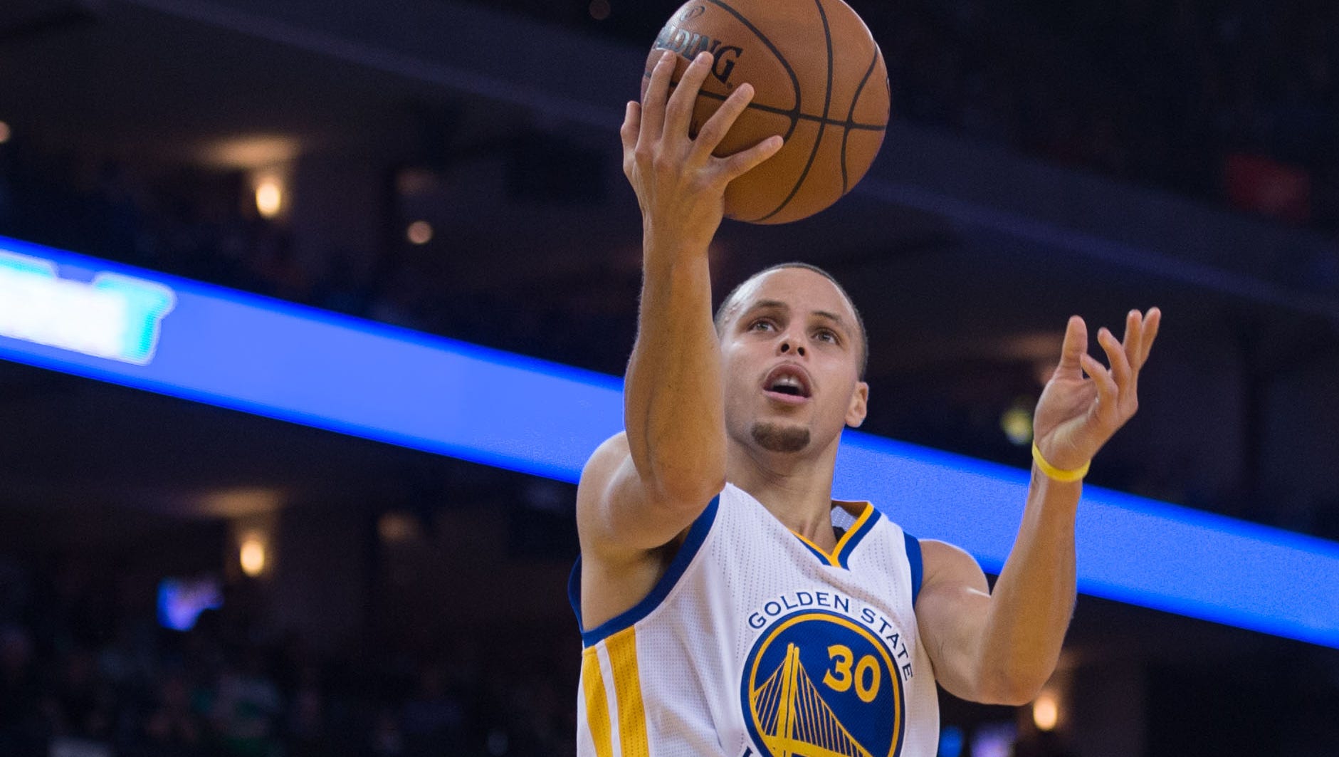 Curry, Green lead Warriors past Raptors, 126-105