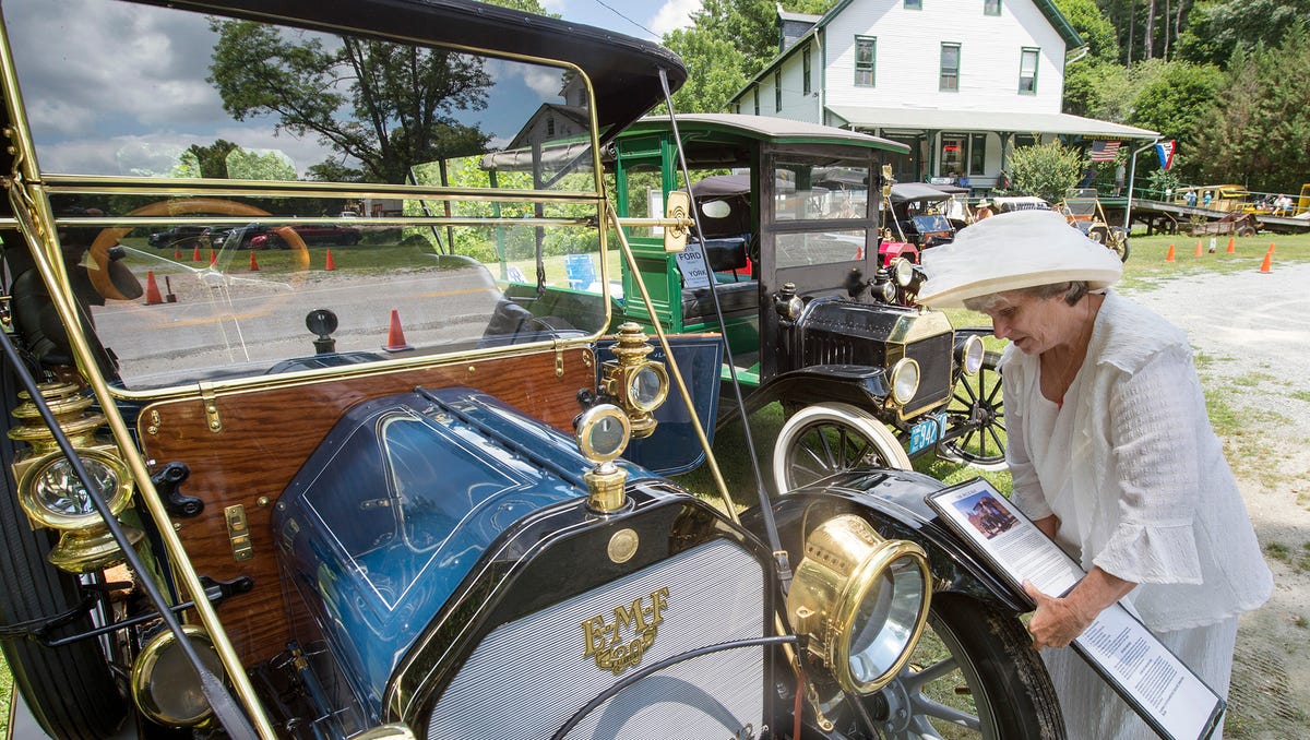 Photos: Interesting details of 100 year old cars