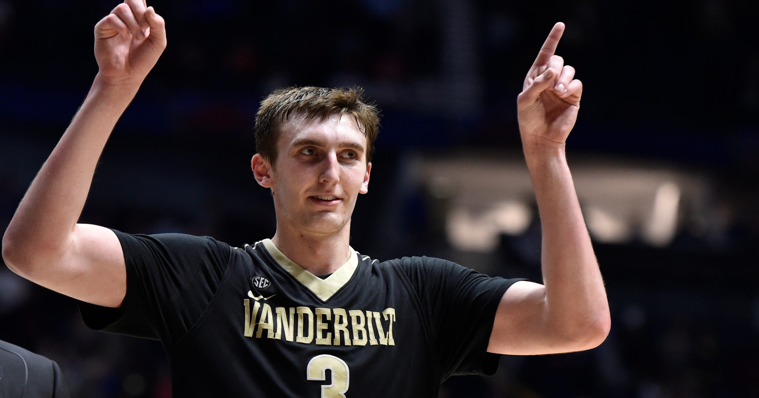 Vanderbilt's Luke Kornet signs with New York Knicks