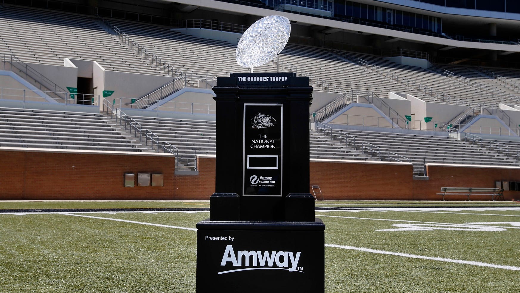 Florida's Roderick Johnson copes with a career end just as it begins