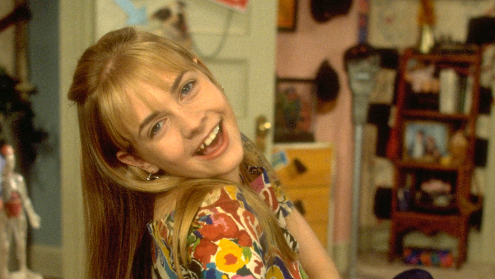 Years after the Nickelodeon show, hear Clarissa explain 20s life