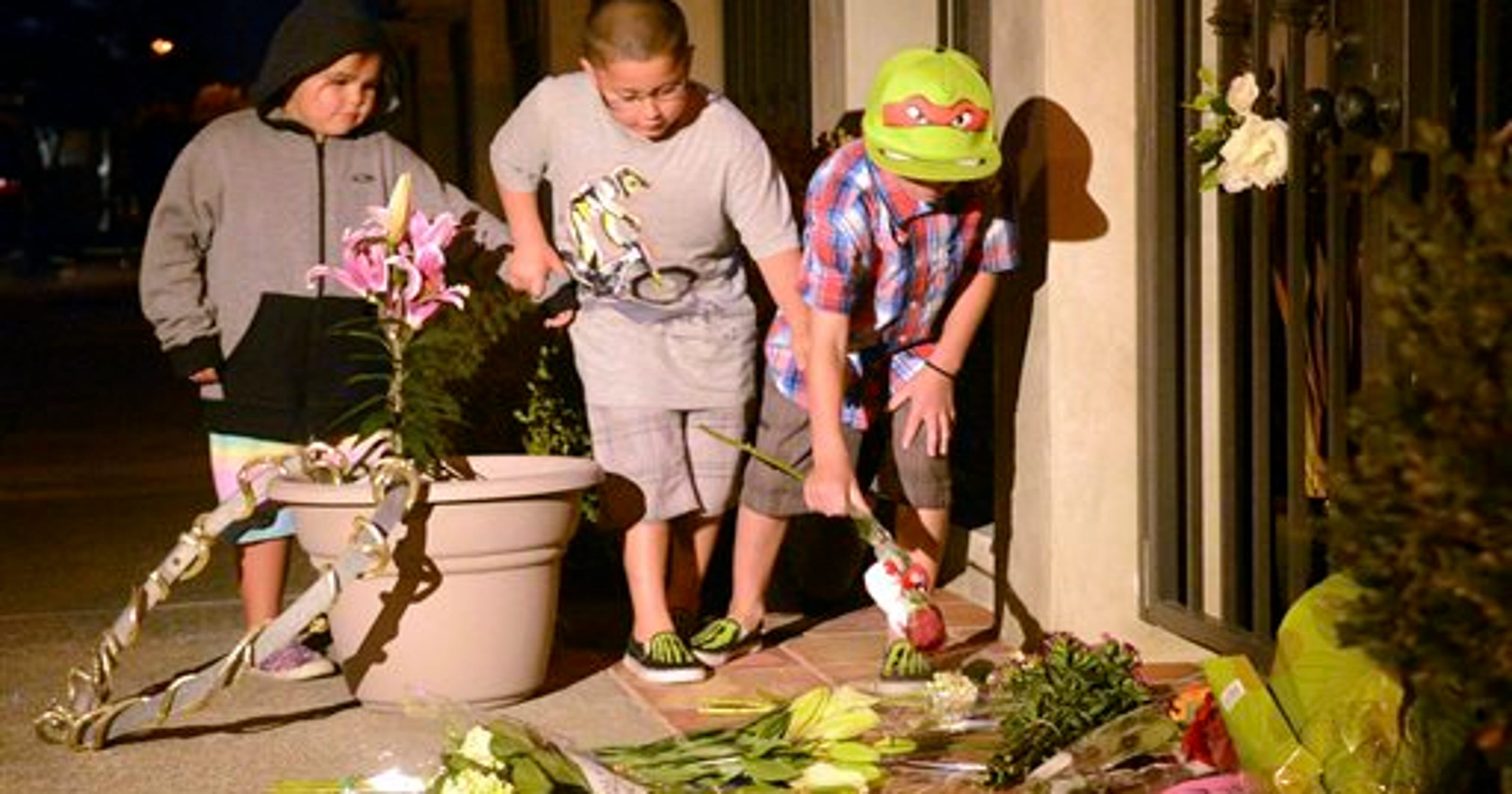 Official: Robin Williams hanged himself with belt