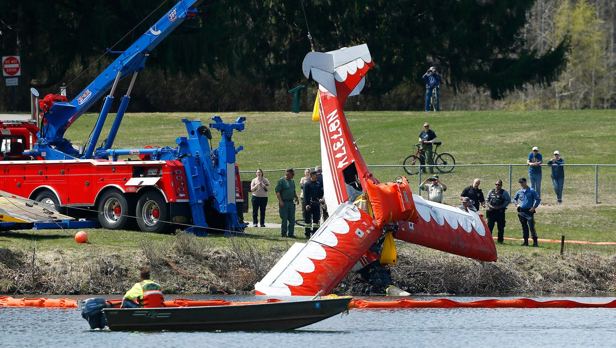 PHOTOS: Recovery effort for plane that crashed into Lake Aeroflex