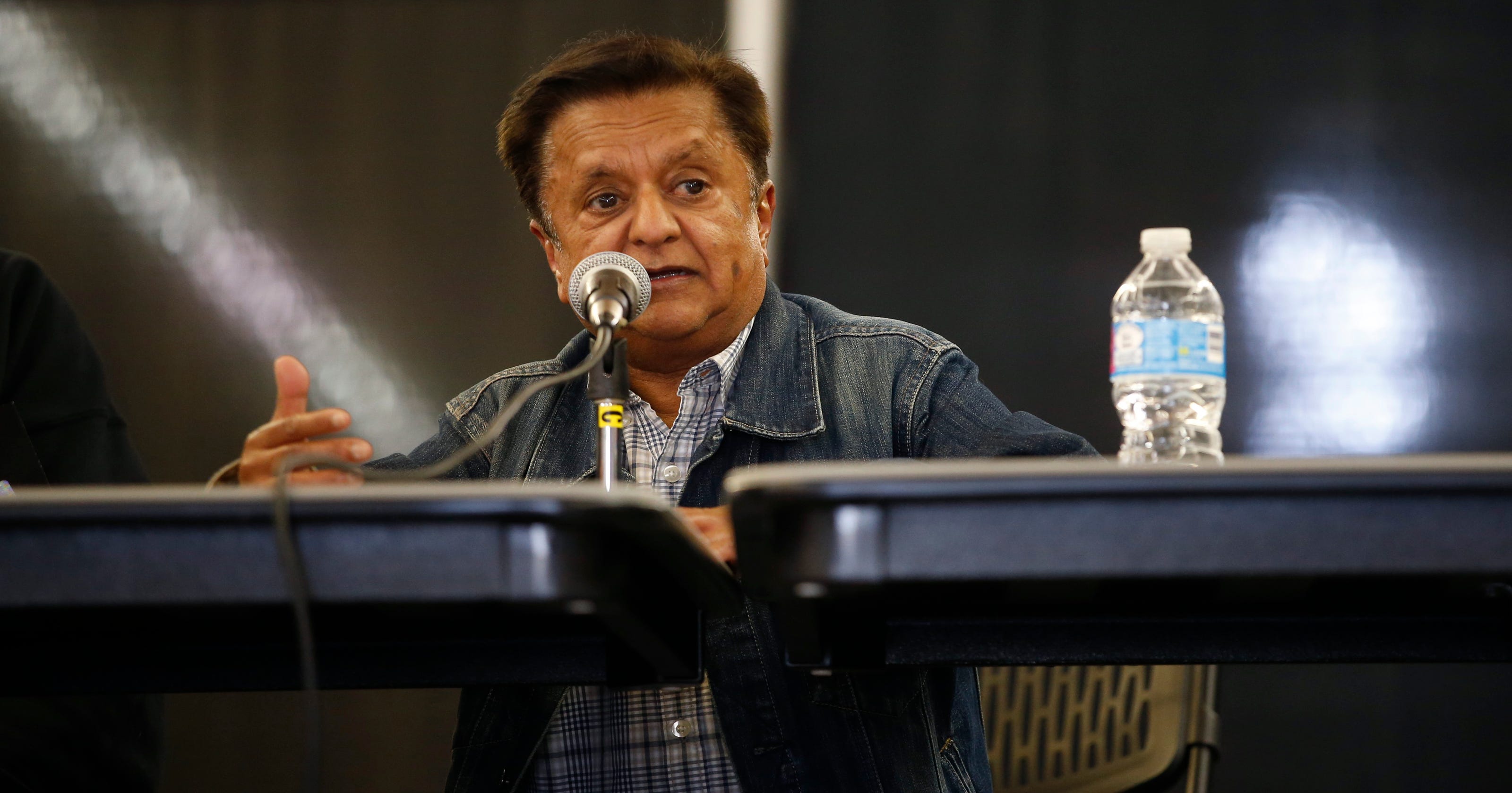 Actor Deep Roy joins cosplayers at Alt*Con