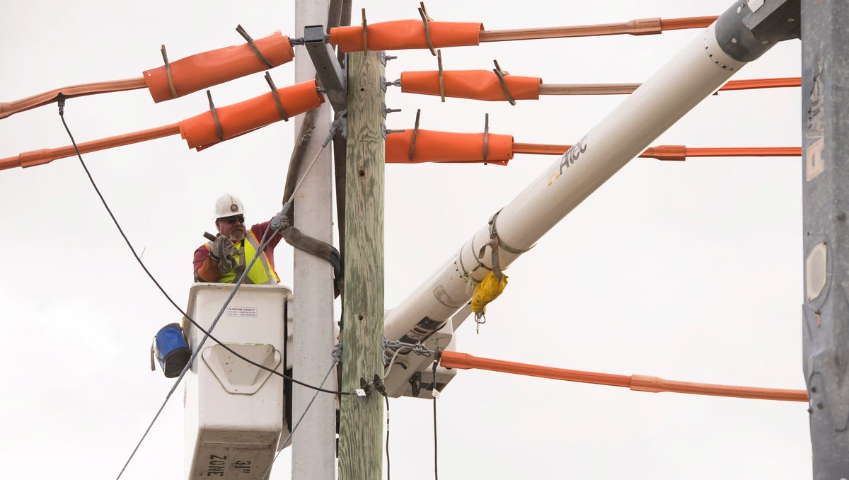 FPL installs new power poles in Stuart to withstand 145 mph wind